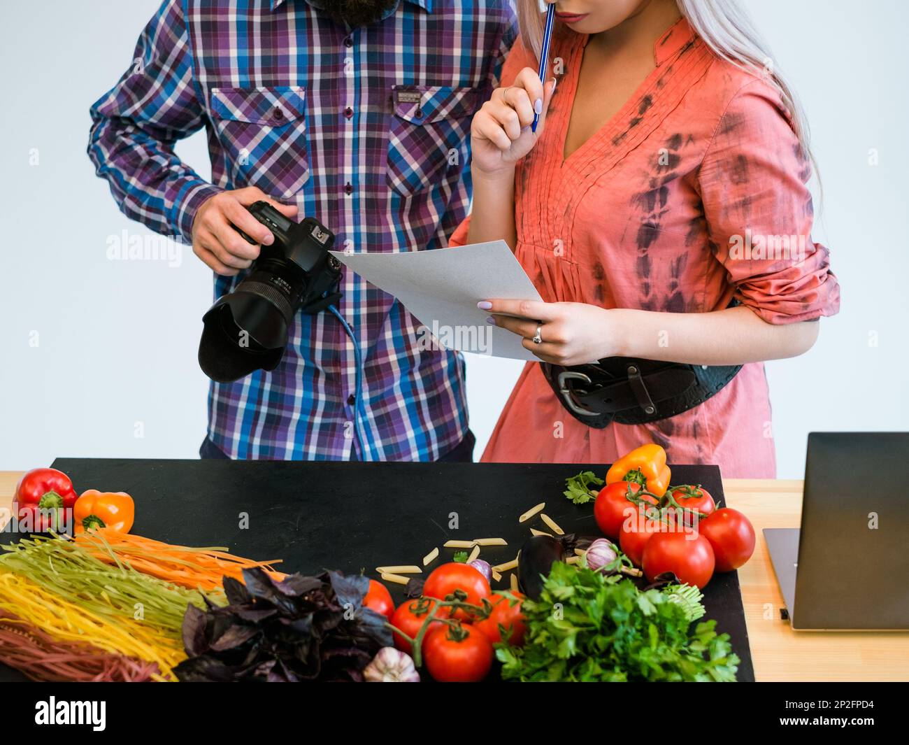 food photography teamwork studio photographer Stock Photo - Alamy