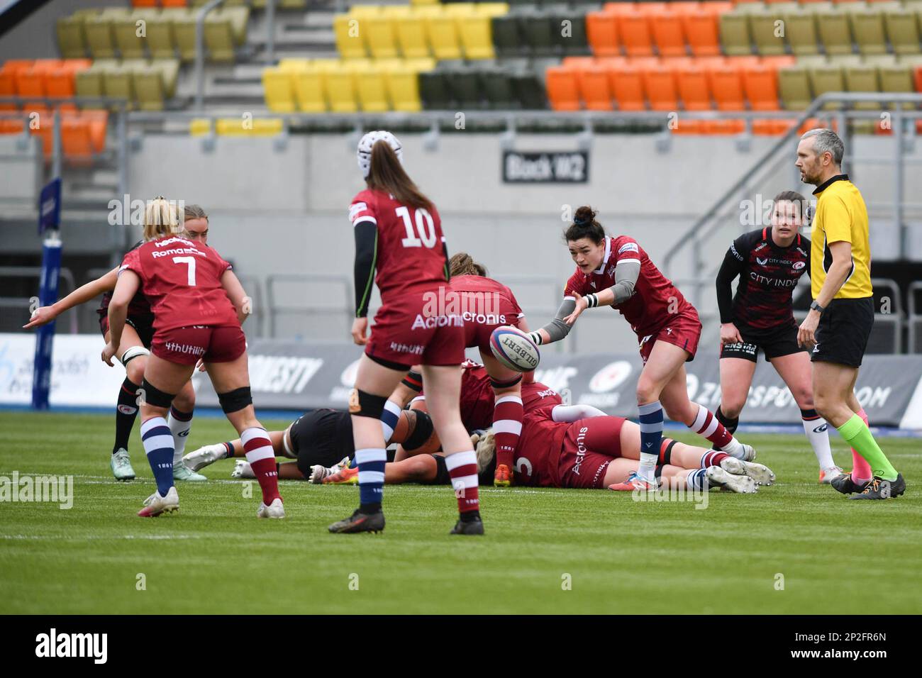 London, UK. 04th Mar, 2023. Mhairi Grieve of Sale Sharks Women passes ...
