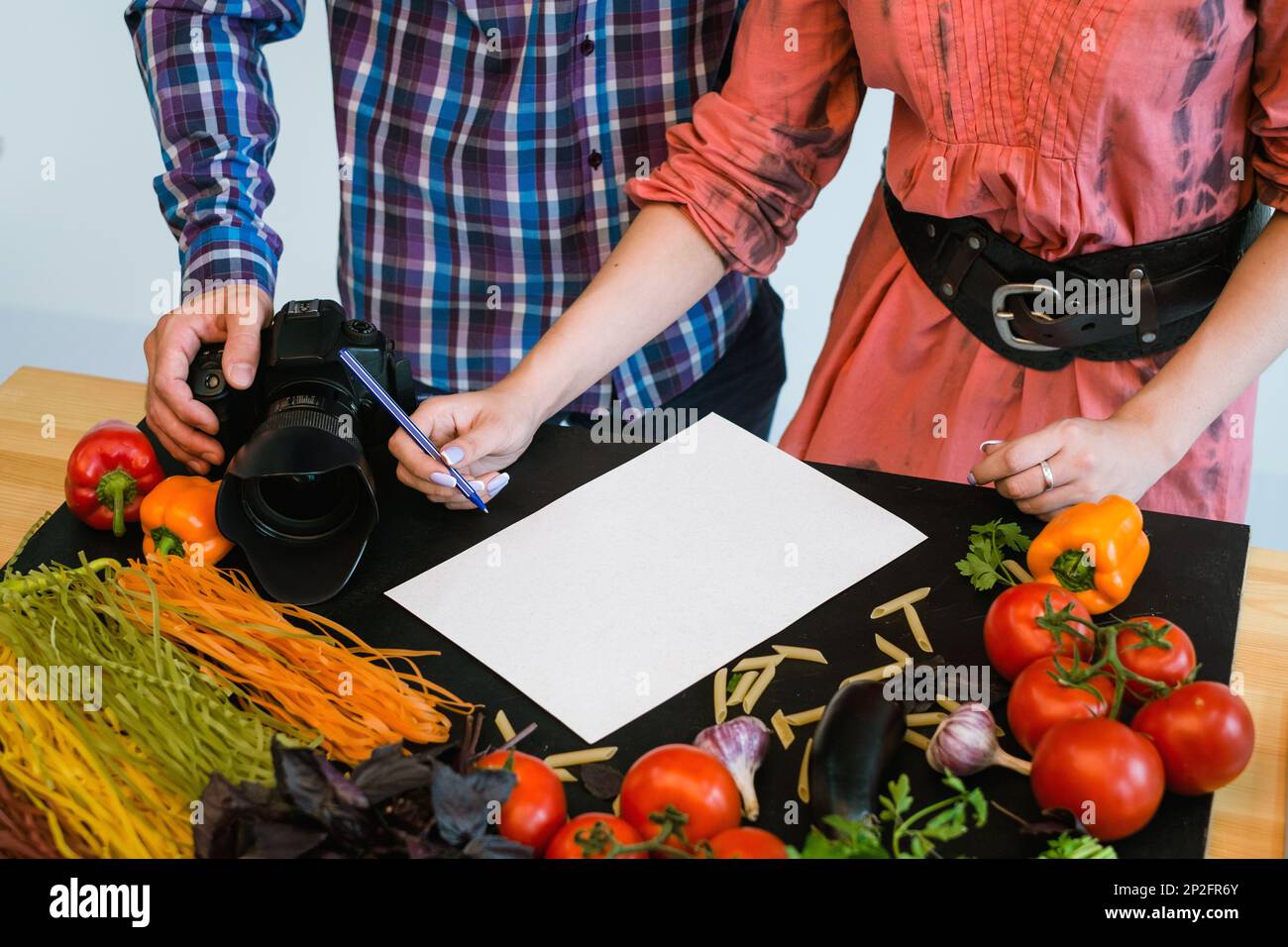 food photography teamwork studio photographer Stock Photo - Alamy