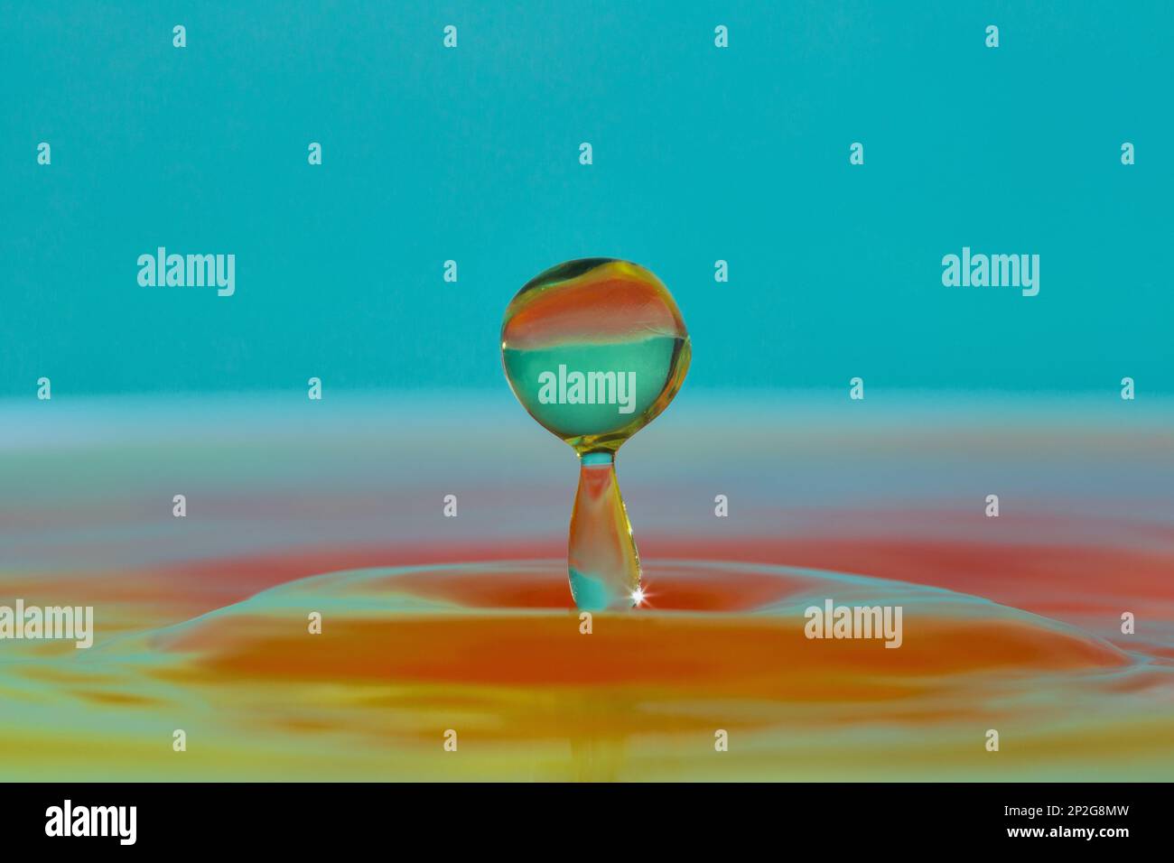 Water drop bouncing hi-res stock photography and images - Alamy