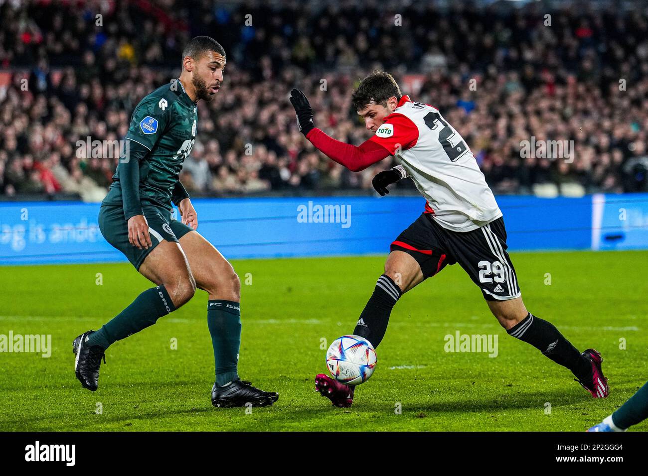 Rotterdam - Radinio Balker of FC Groningen, Santiago Gimenez of ...