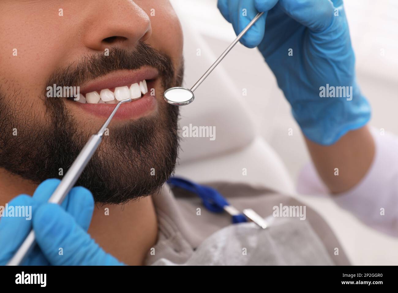 Dentist examining mans teeth hi-res stock photography and images - Alamy