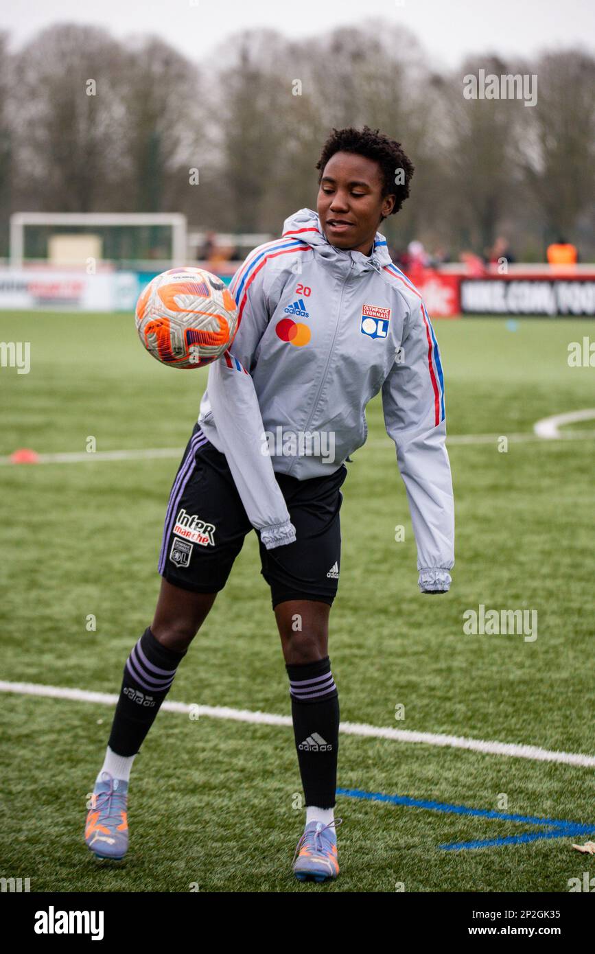 Vicki Becho of Olympique Lyonnais warms up ahead of the Women's French ...