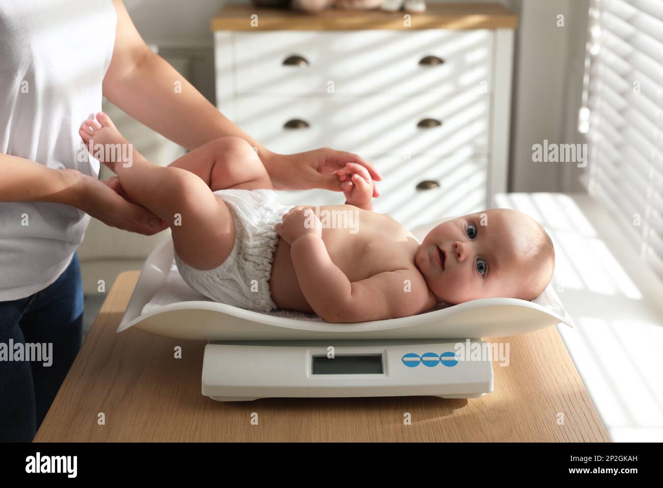 Baby weighing mother scales hi-res stock photography and images - Alamy