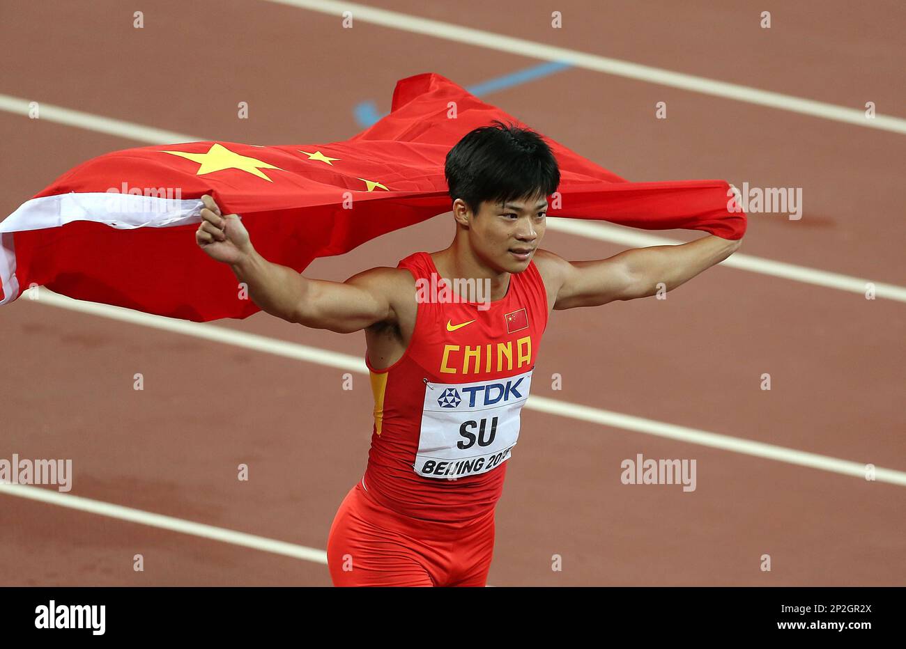 Su Bingtian of China waves the Chinese national flag after the men's ...