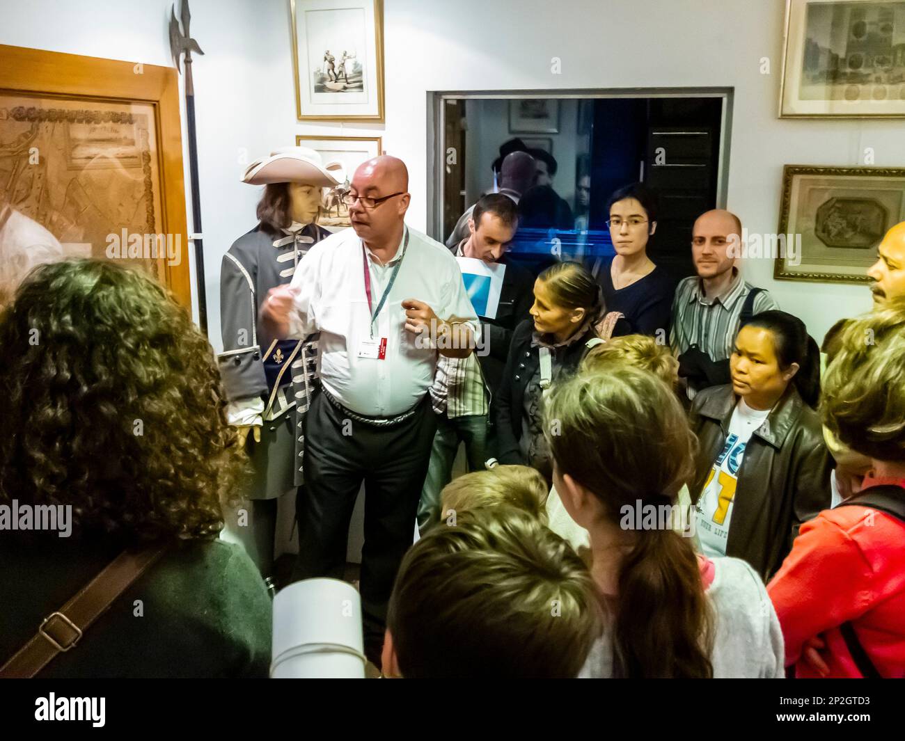 Tourists tour guide historic french monument hi-res stock photography ...