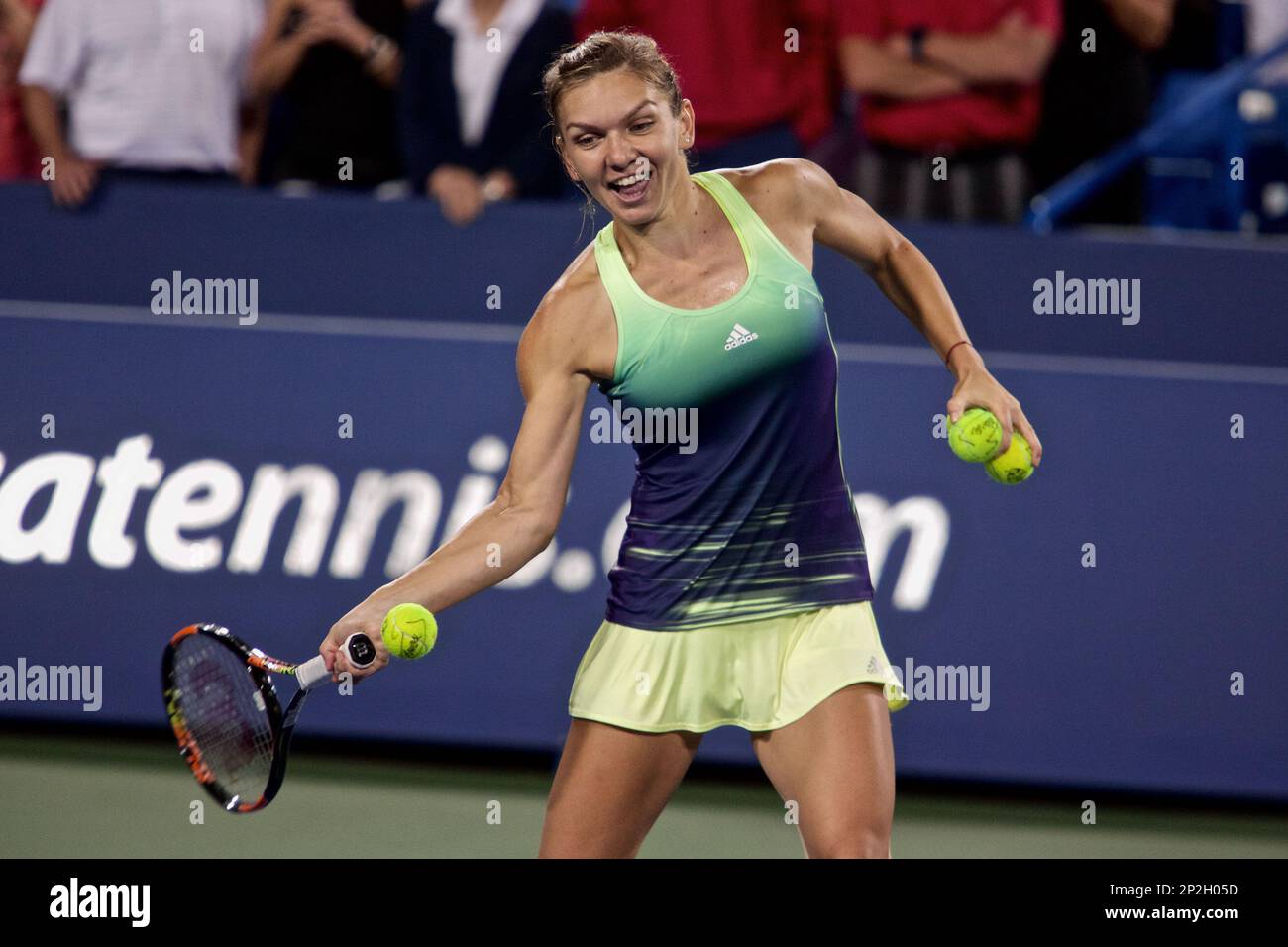 Aug. 22, 2015 - Mason, Ohio, USA - Simona Halep (ROU) hits autographed ...