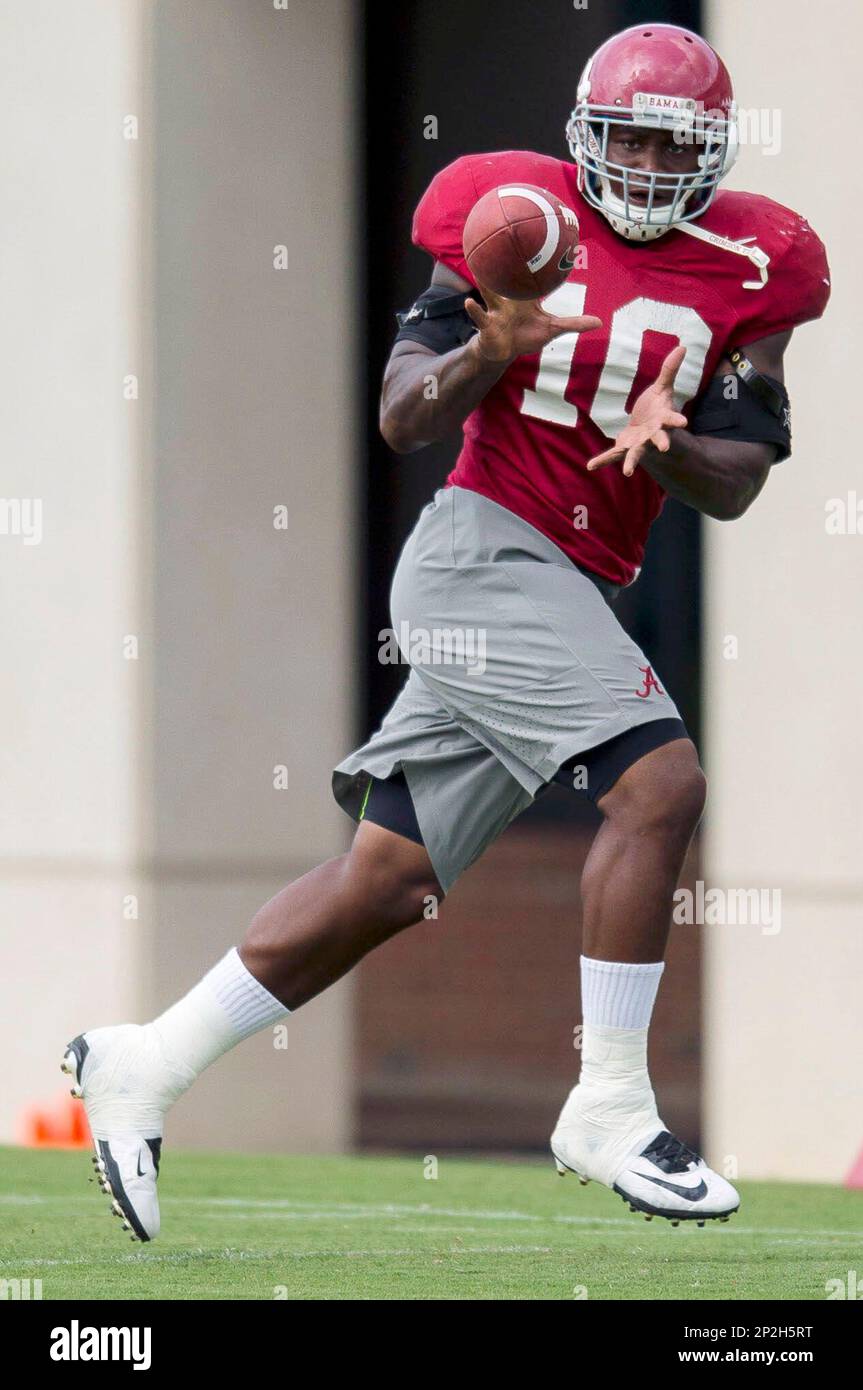 Alabama linebacker Reuben Foster (10) works through drills during ...