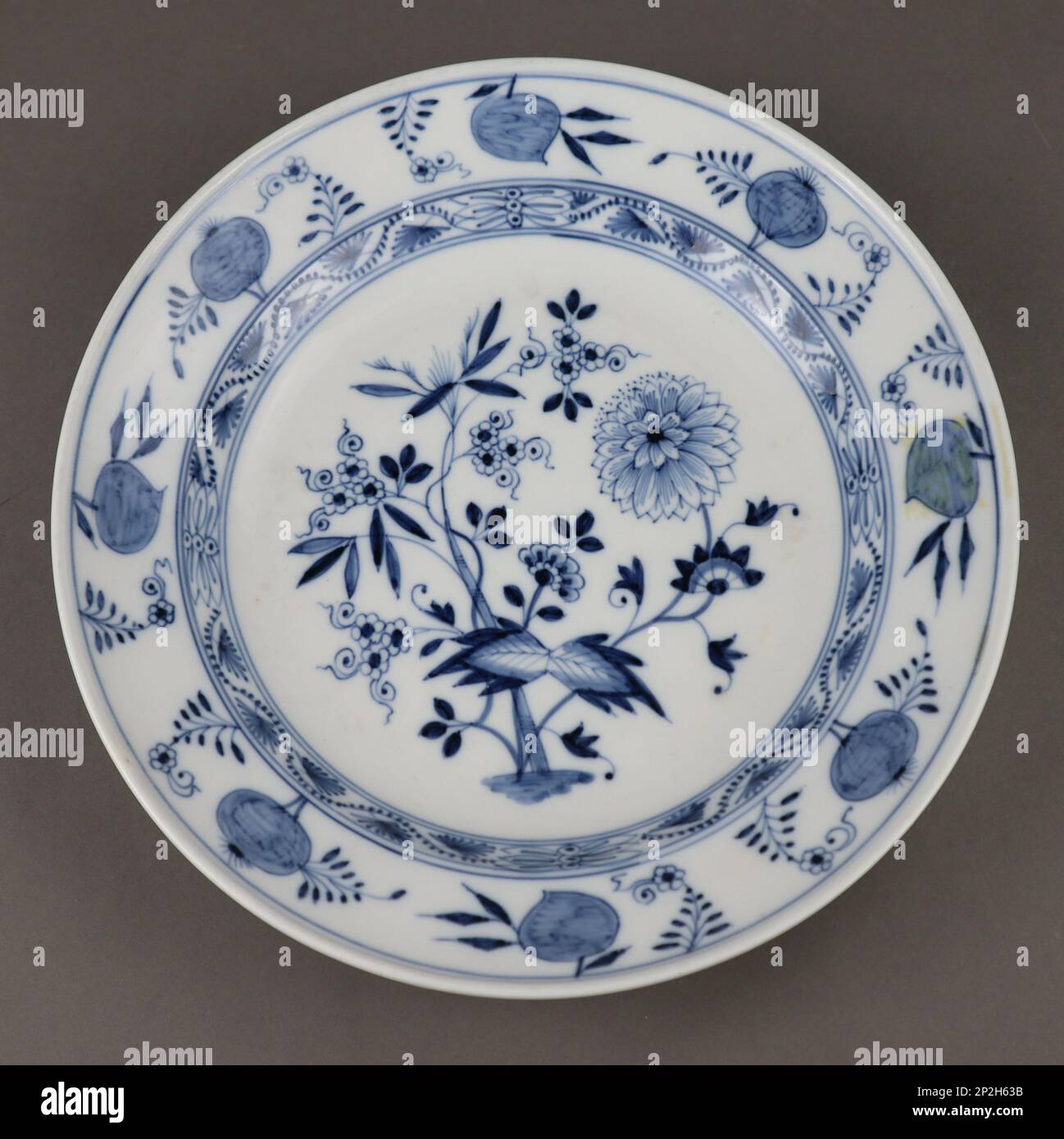 Meissen porcelain plate, onion pattern, 1774-1814. Private Collection ...