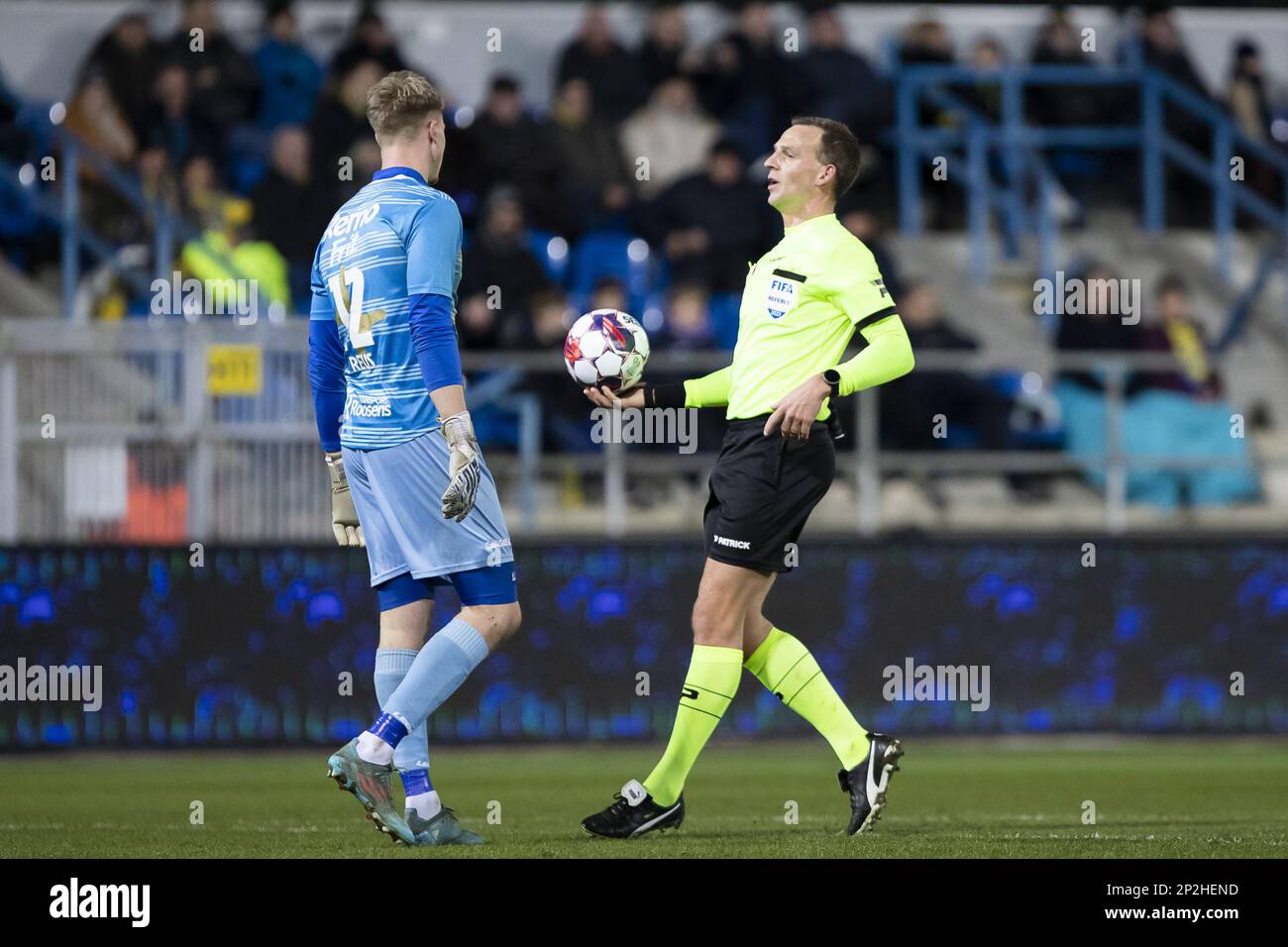 Beveren's goalkeeper Beau Reus and referee Nathan Verboomen pictured ...