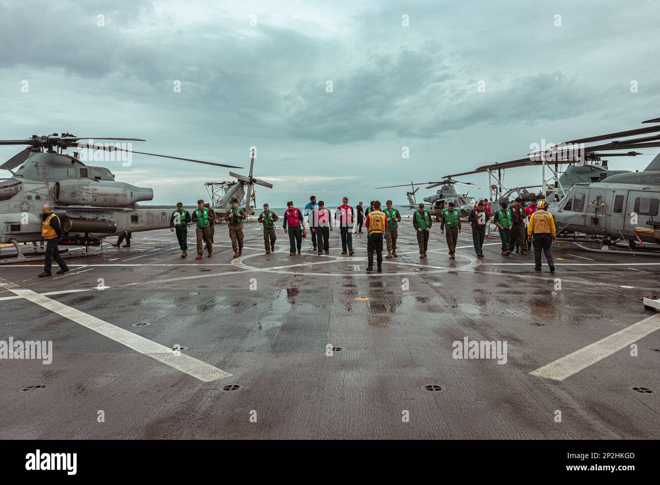 U.S. Marines with Marine Medium Tiltrotor Squadron 262 (Rein.), clear ...
