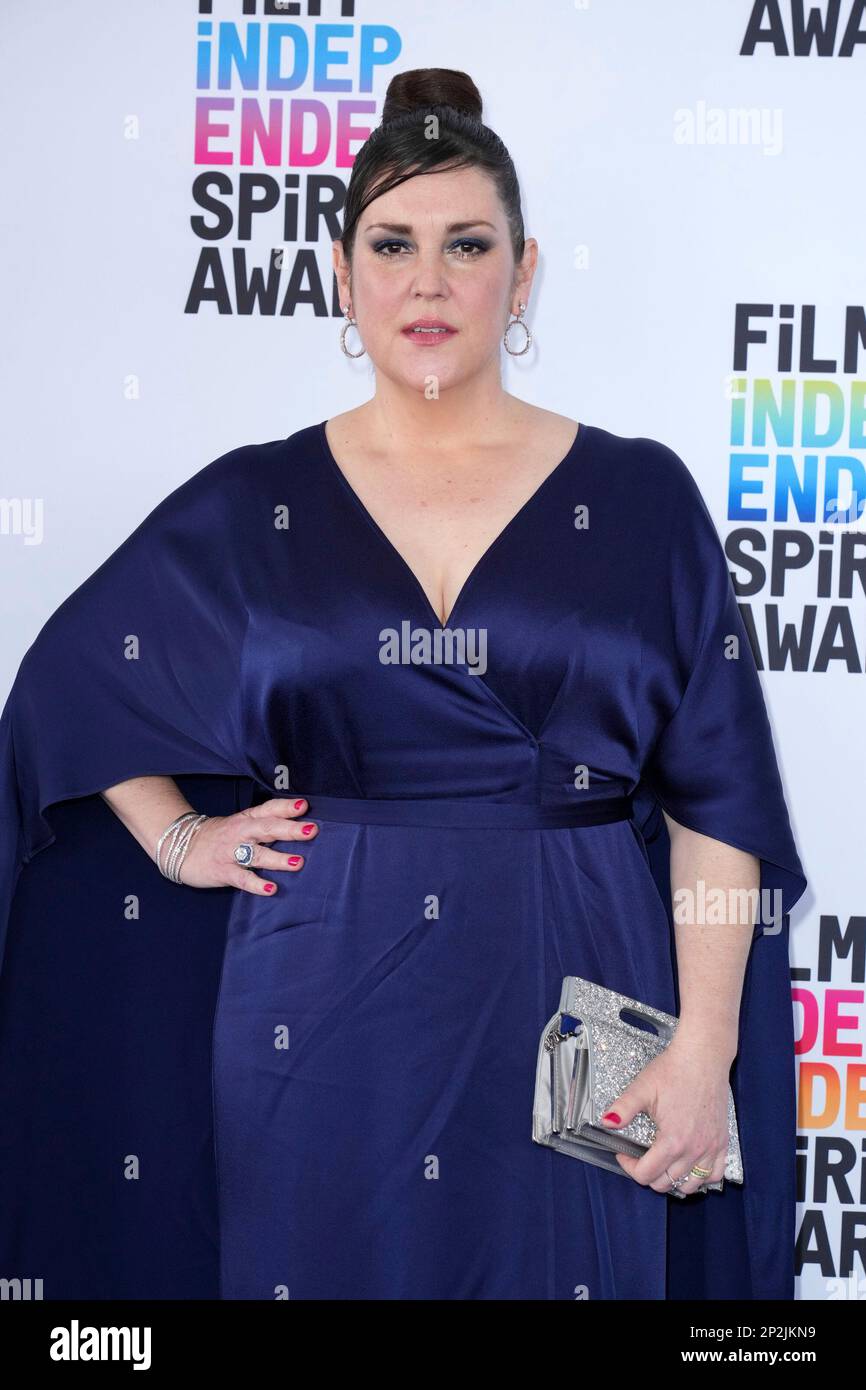 Melanie Lynskey arrives at the Film Independent Spirit Awards on ...