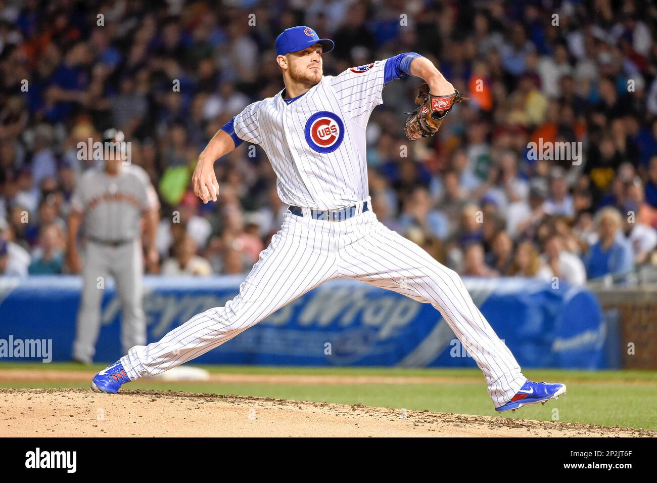 06 August 2015: Chicago Cubs Pitcher Tommy Hunter (21) [7092] making ...