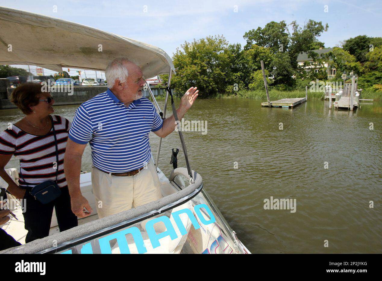 Absecon, N.J. Mayor John Armstrong, right, and councilwoman Sandy Cain ...