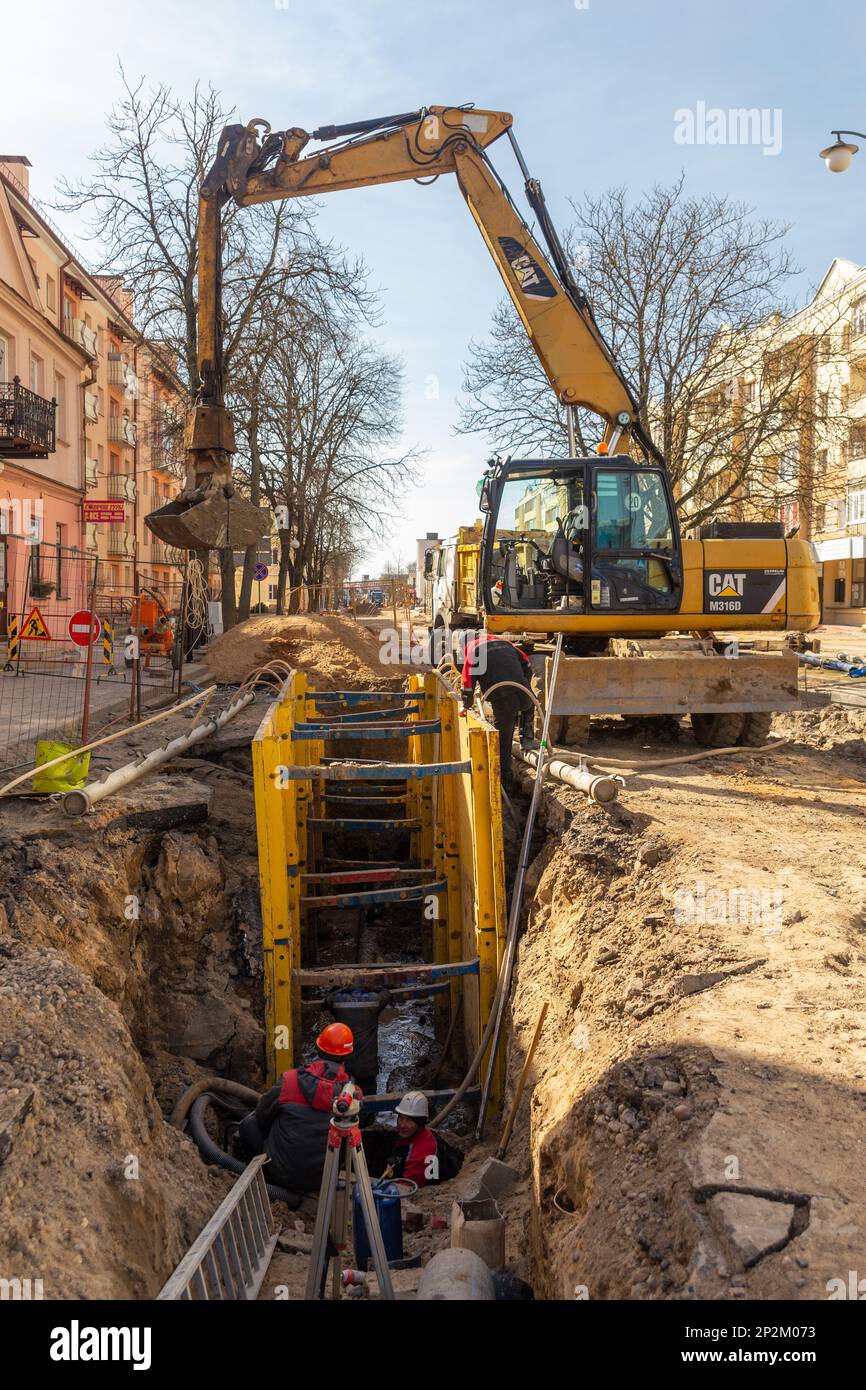 Deep excavation construction hi-res stock photography and images - Alamy