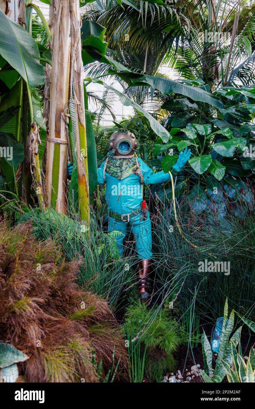 Diving suit deep sea hi-res stock photography and images - Alamy