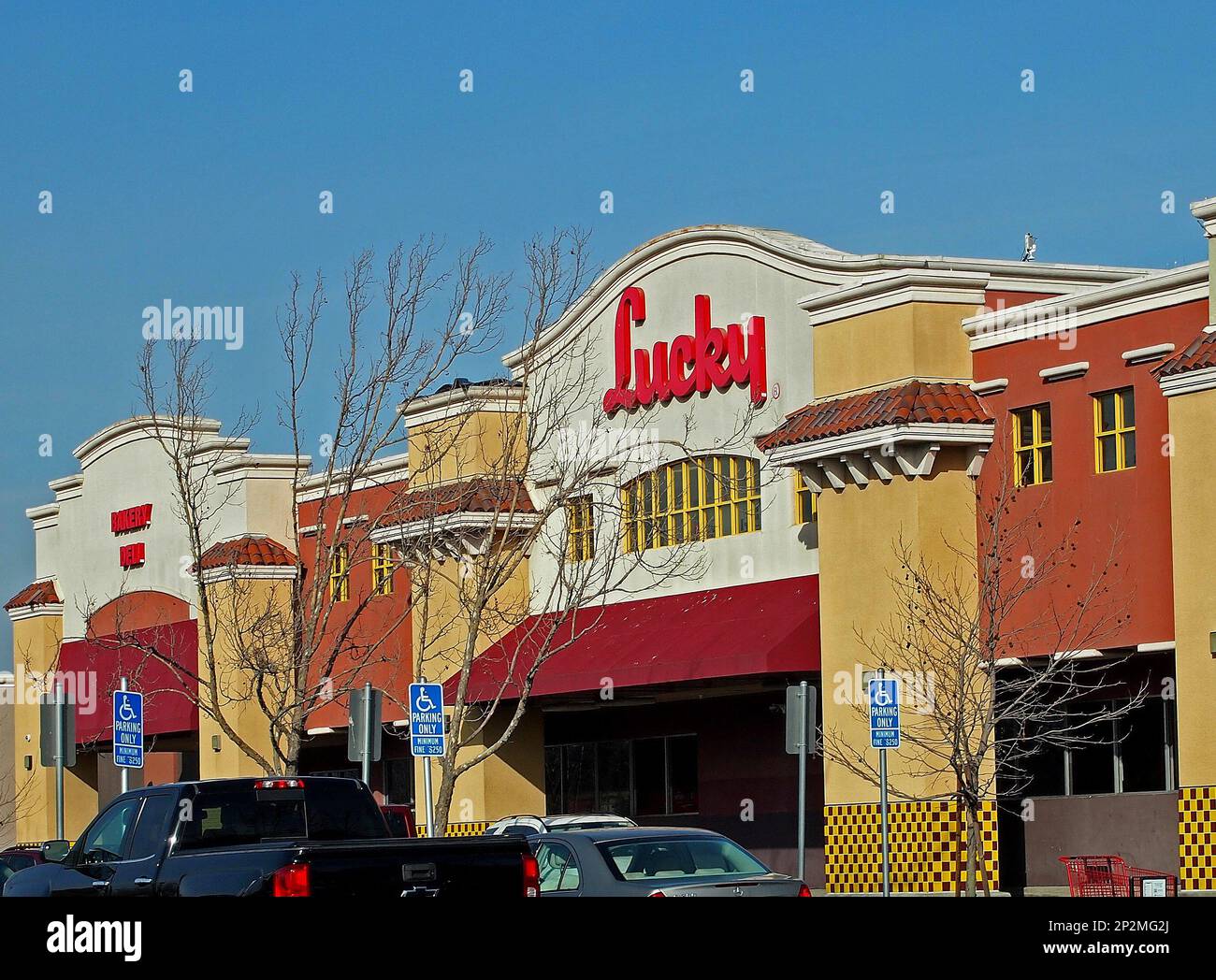 Lucky supermarket in Union Landing Shopping Center in Union City ...