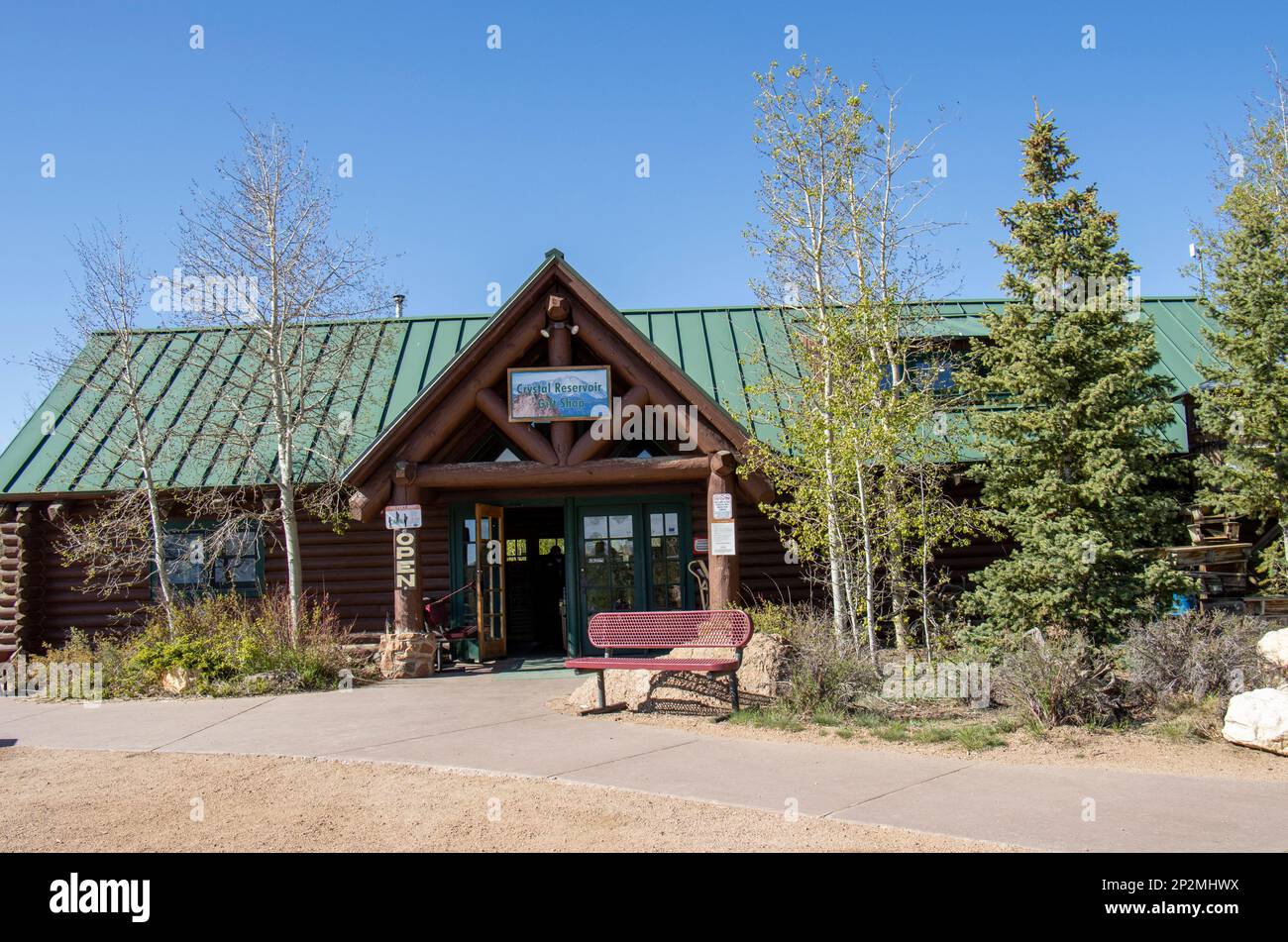 Crystal Reservoir gift shop along the road to Pikes Peak in Colorado ...