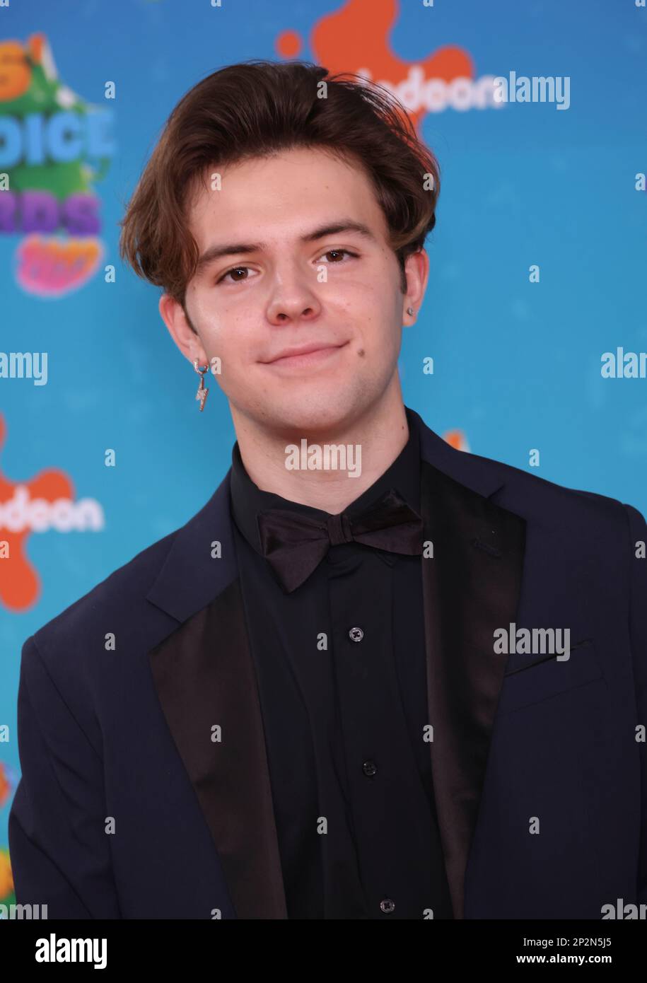 JT Casey arrives at the Nickelodeon Kids' Choice Awards on Saturday ...