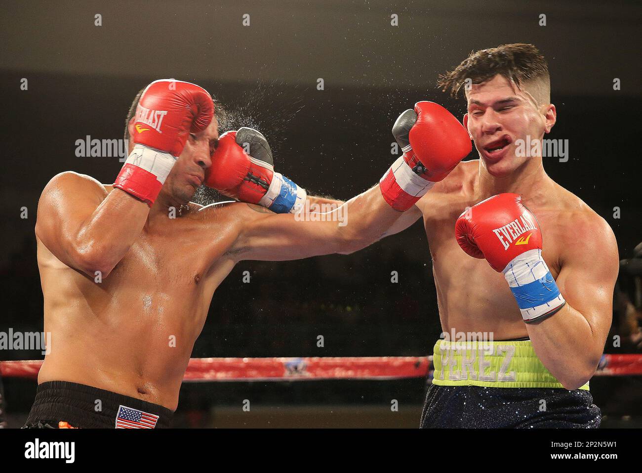 Jovan Perez (R) fights against Juan Aguirre during a Telemundo boxing ...