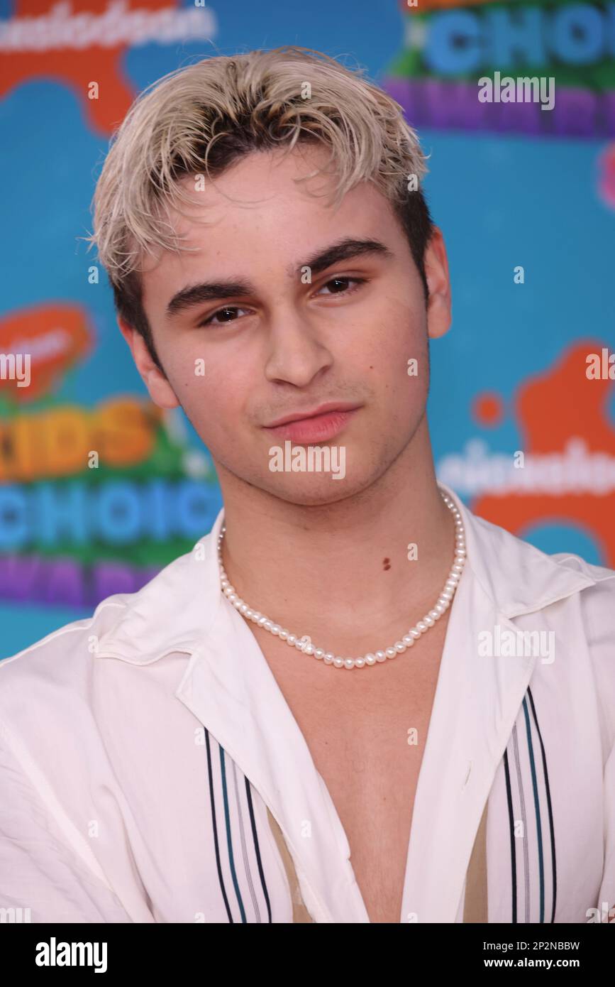 Chance Hurstfield arrives at the Nickelodeon Kids' Choice Awards on ...