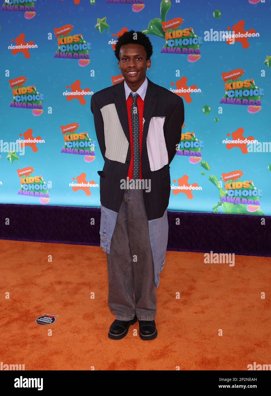 Israel Johnson arrives at the Nickelodeon Kids' Choice Awards on ...