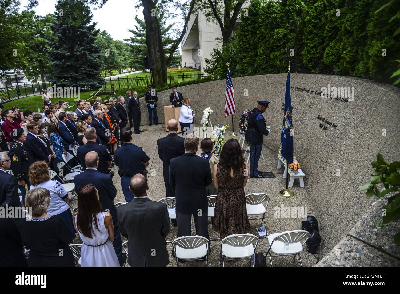 Family and friends of the Ford family gather at the tomb of President ...