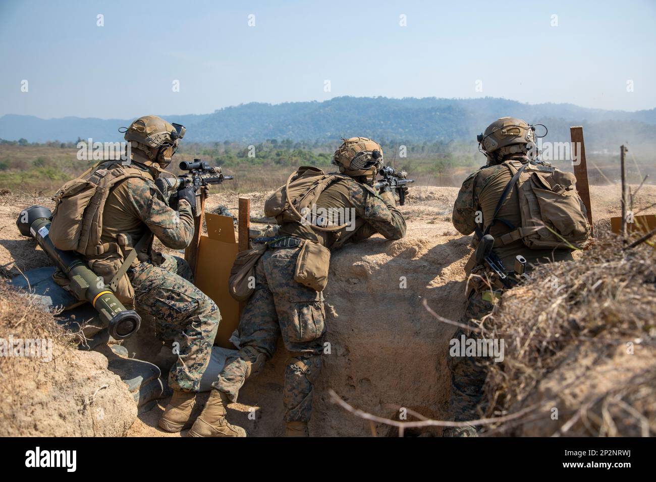 U.S. Marines with Echo Company, Battalion Landing Team 2/4, 13th Marine ...