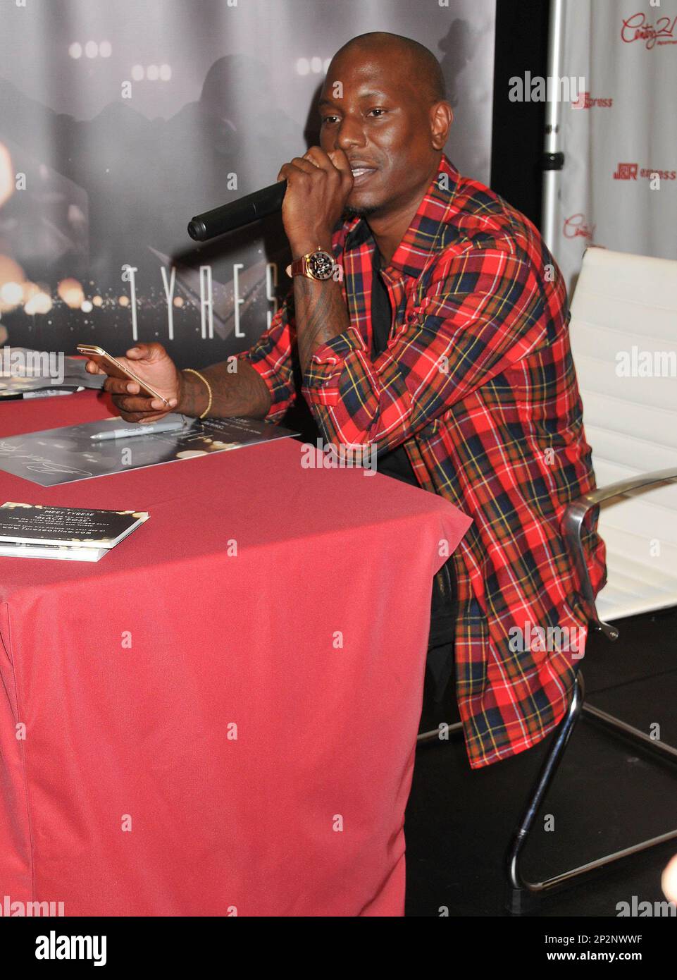 Photo by: Demis Maryannakis/STAR MAX/IPx7/10/15Tyrese at a Fan Meet and ... Photo by: Demis Maryannakis/STAR MAX/IPx7/10/15Tyrese at a Fan Meet and ...