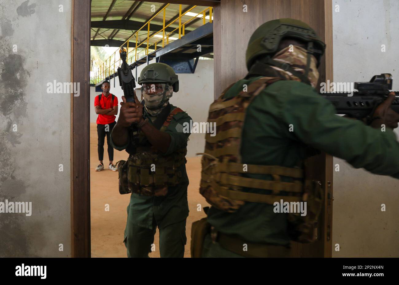 Ivorian Special Forces Soldiers clear a room at a simulated living ...