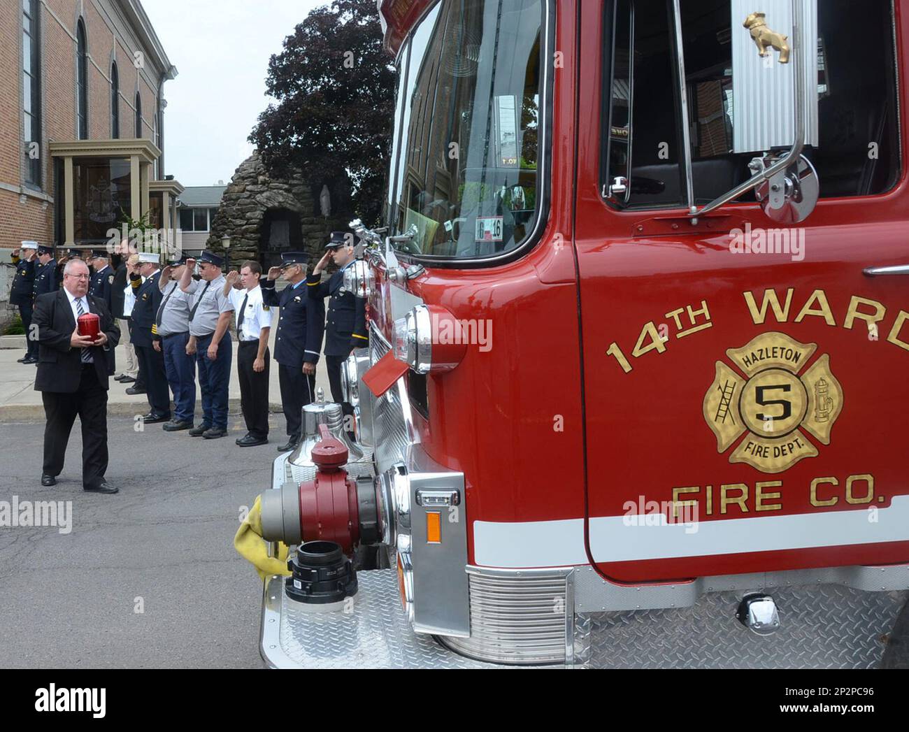 John Paletski carries the remains of retired firefighter John J ...