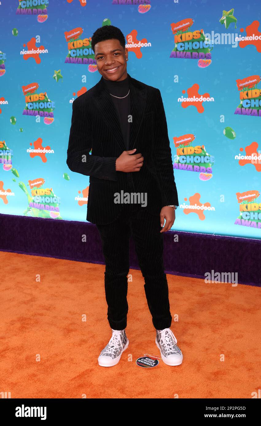 Elijah M. Cooper arrives at the Nickelodeon Kids' Choice Awards on ...