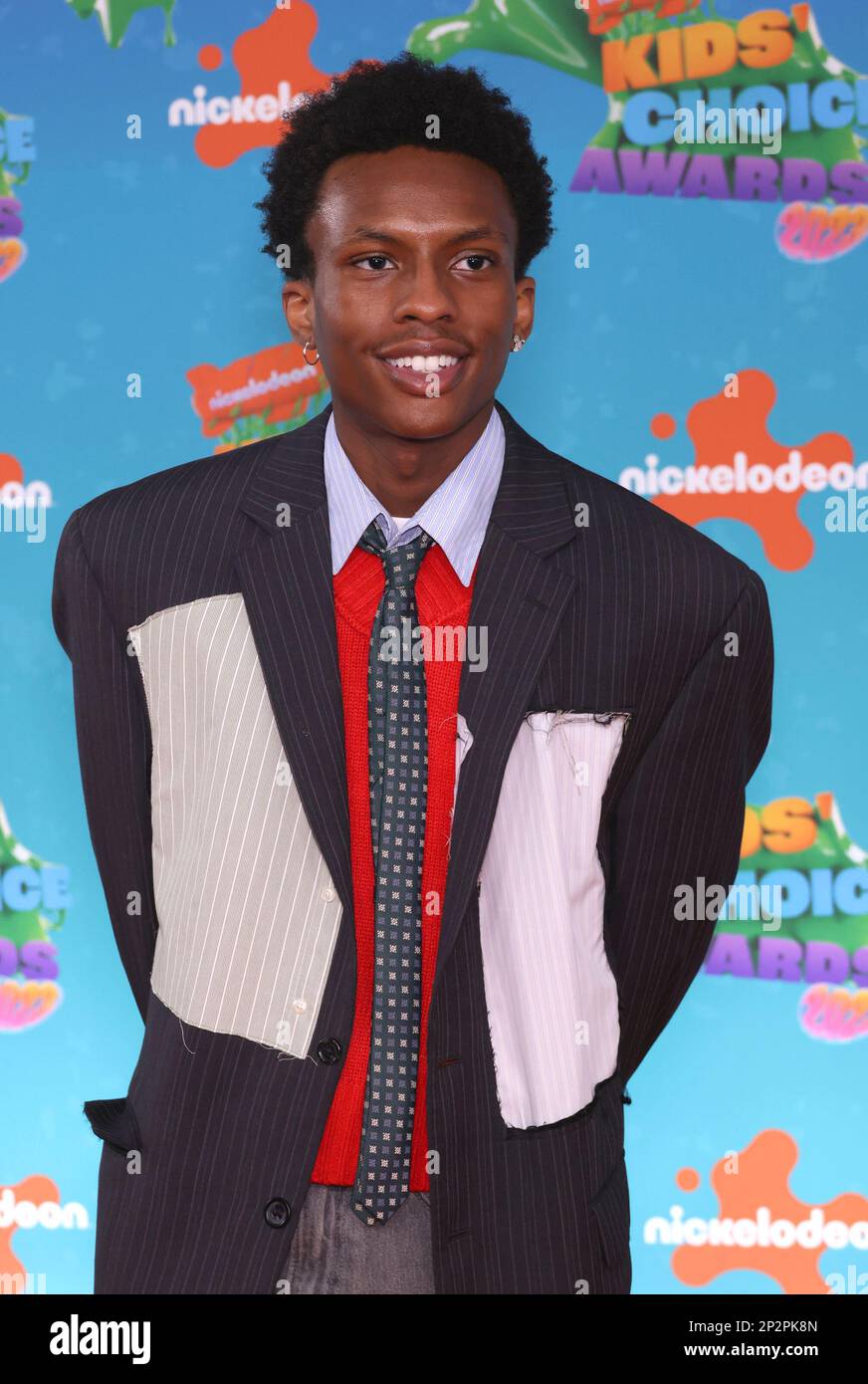 Israel Johnson arrives at the Nickelodeon Kids' Choice Awards on ...