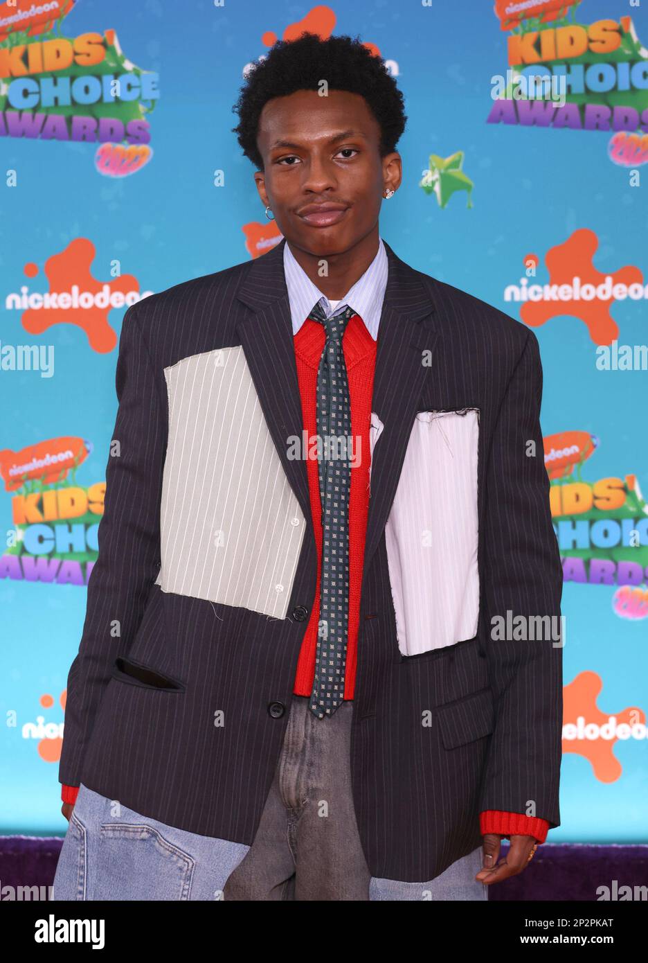 Israel Johnson arrives at the Nickelodeon Kids' Choice Awards on ...