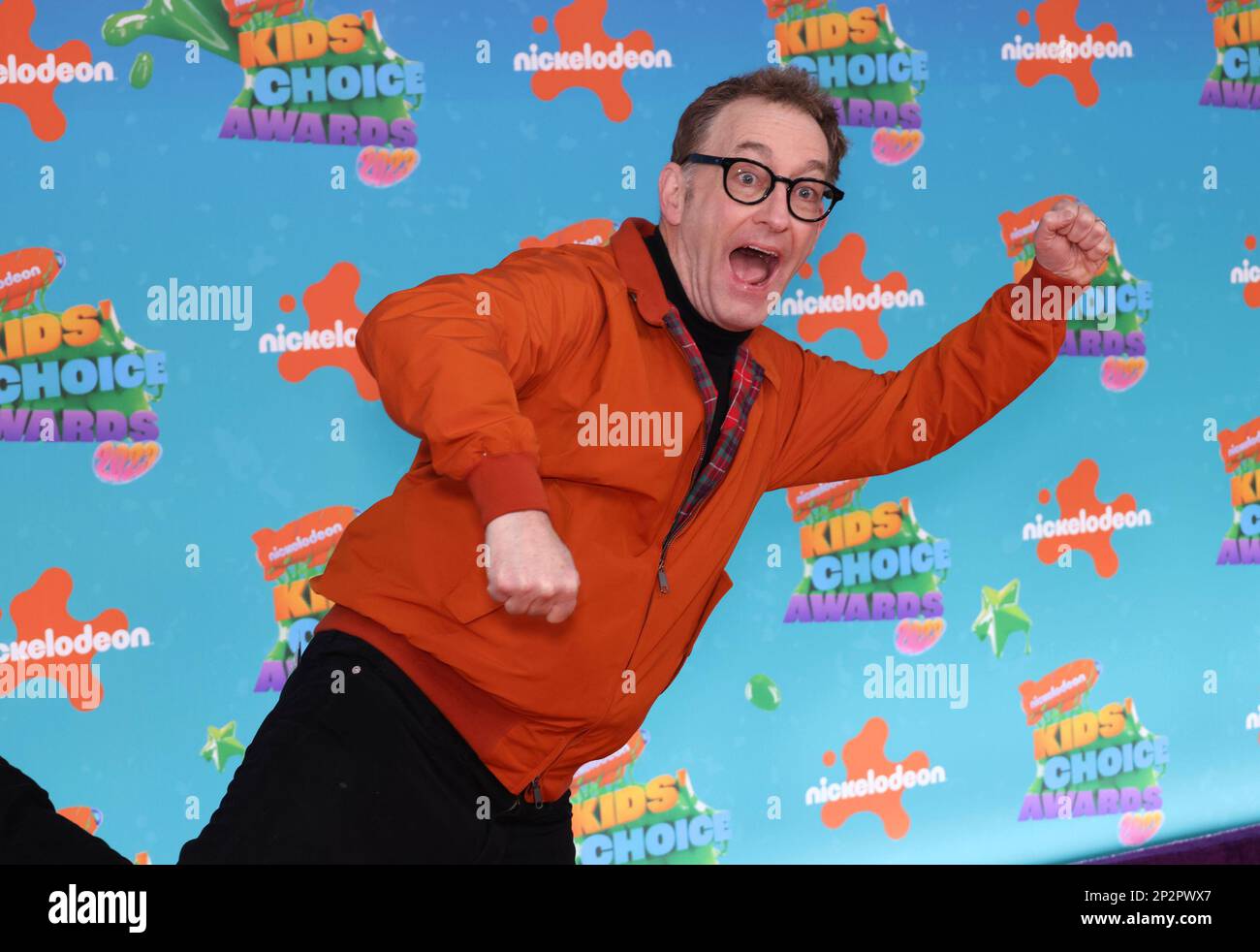 Tom Kenny arrives at the Nickelodeon Kids' Choice Awards on Saturday ...