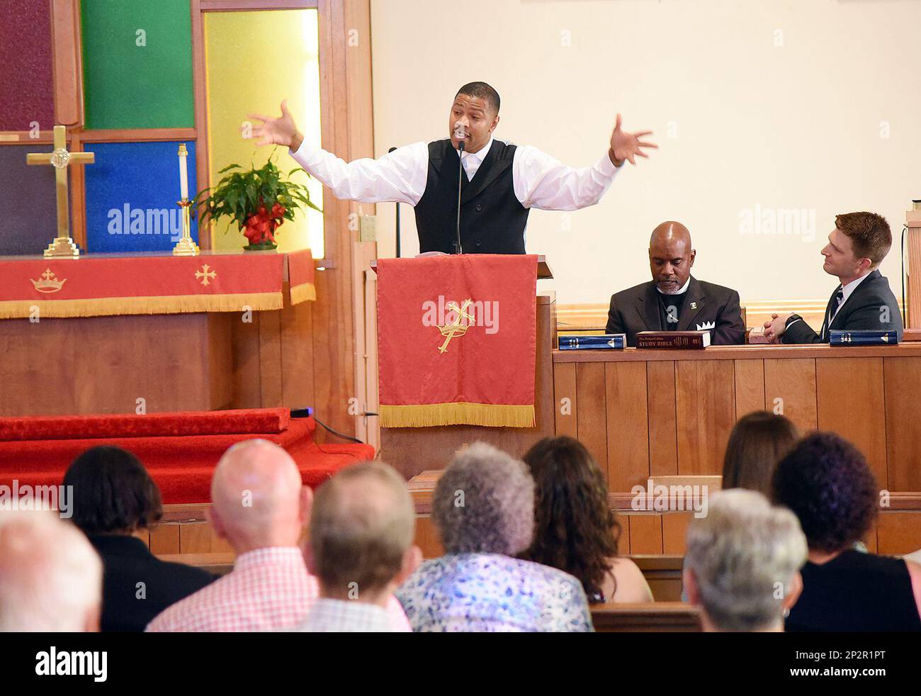The Rev. Kinston Jones of St. Stephen AME Zion Church leads a Unity in ...
