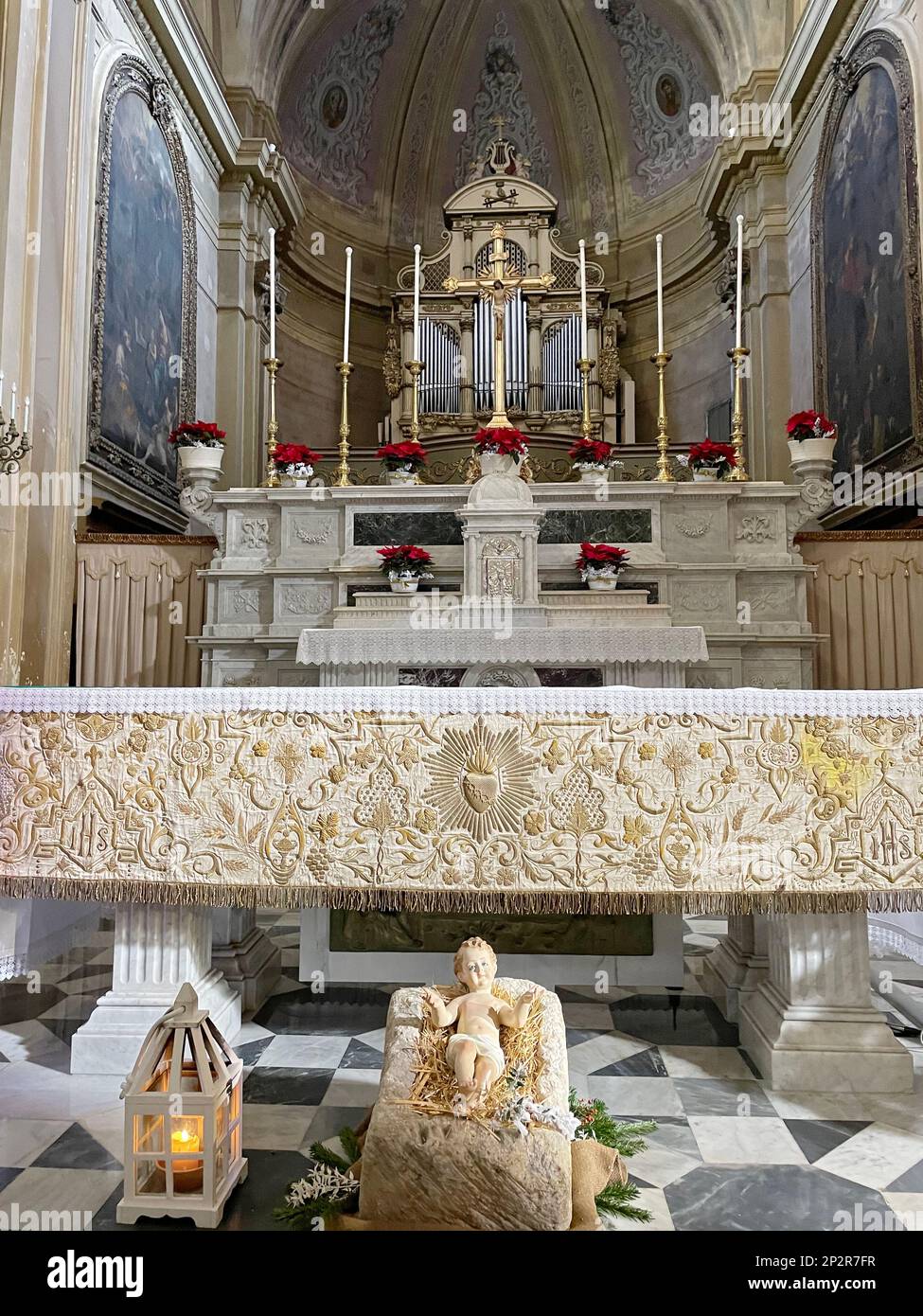 Galatina, Italy. Interior of the 17th century Catholic Church of the ...