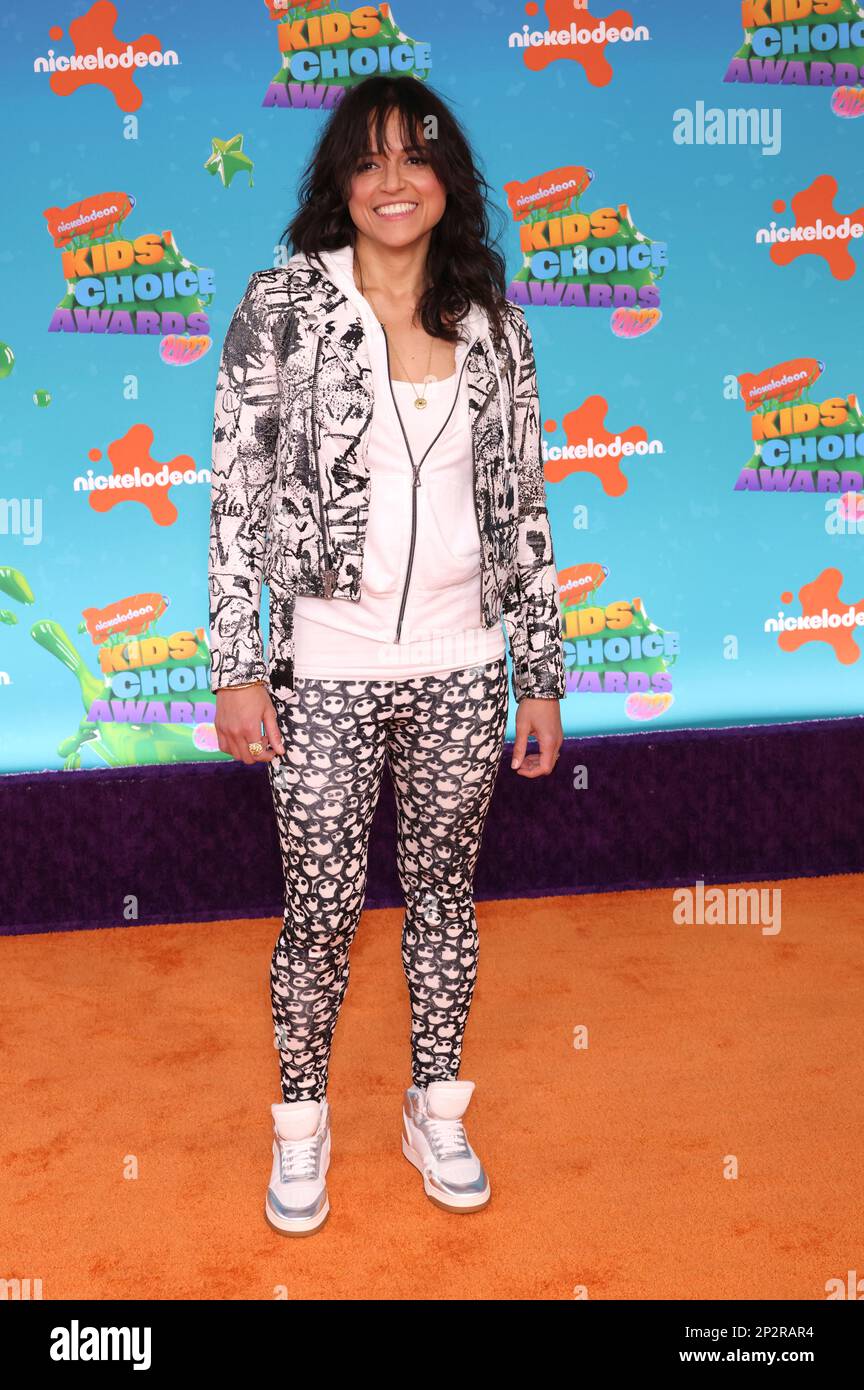 Michelle Rodriguez arrives at the Nickelodeon Kids' Choice Awards on ...
