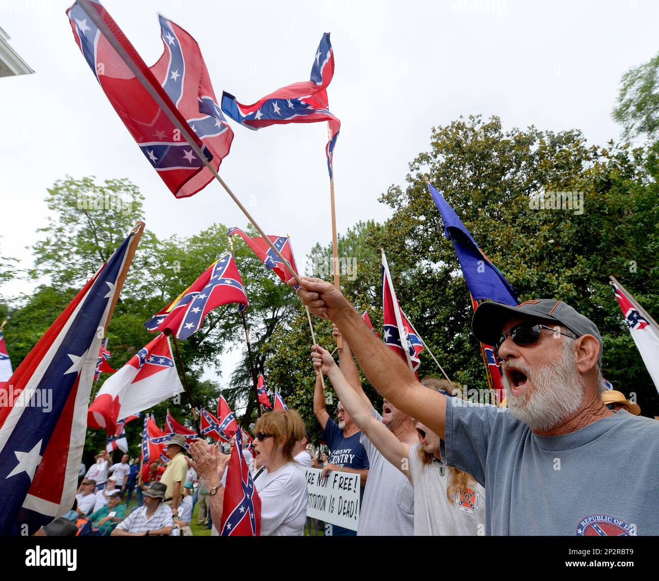 Supporters gather for a rally to protest the removal of Confederate ...