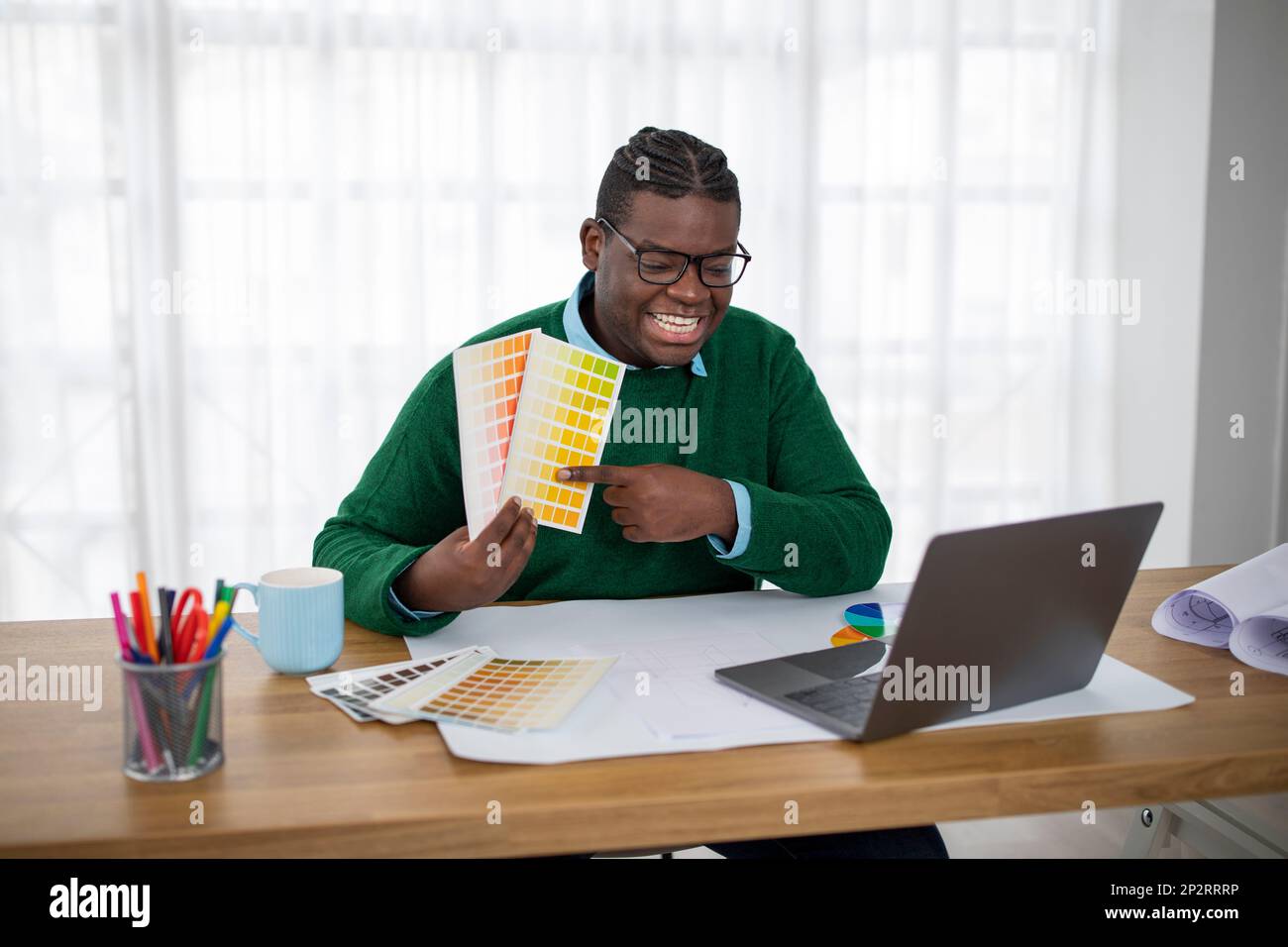 Palette man black hi-res stock photography and images - Alamy