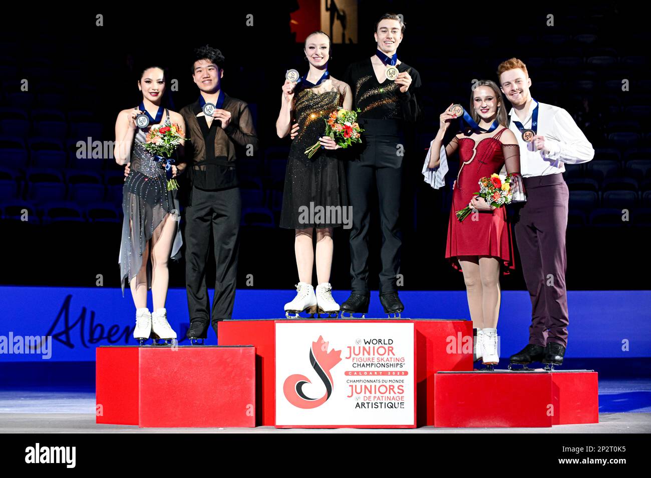 Ice Dance Medal Ceremony, L-R Hannah LIM & Ye QUAN (KOR) second place ...