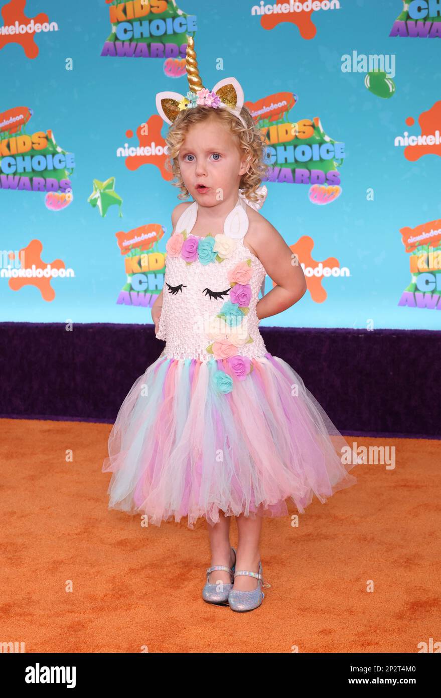 August Michael Peterson arrives at the Nickelodeon Kids' Choice Awards ...