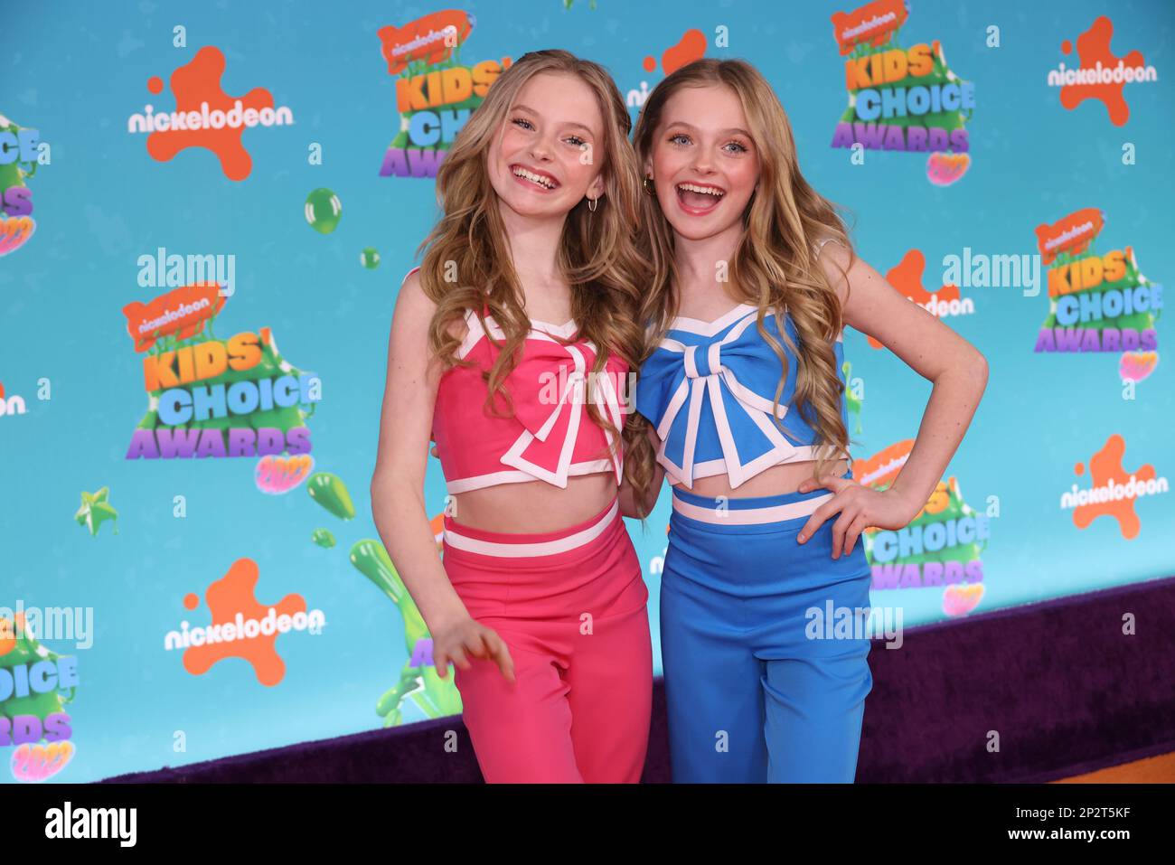 Ella Allan, and Mia Allan arrive at the Nickelodeon Kids' Choice Awards ...
