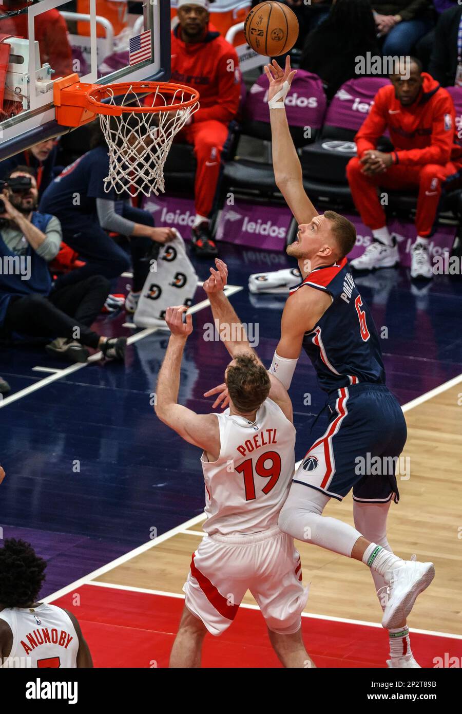 Jakob poeltl toronto hi-res stock photography and images - Alamy