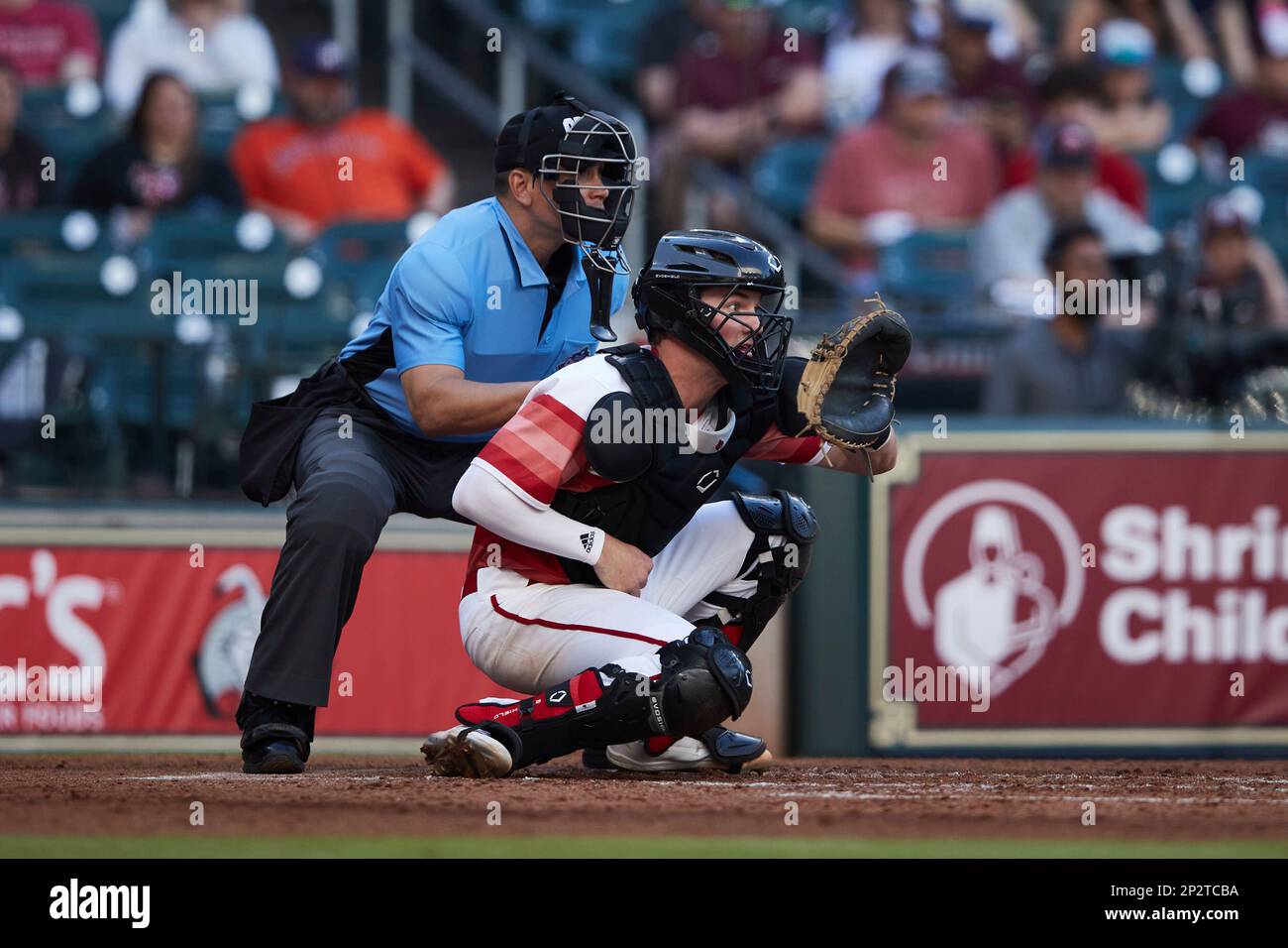 Louisville Cardinals catcher Matt Klein (25) sets a target as home ...