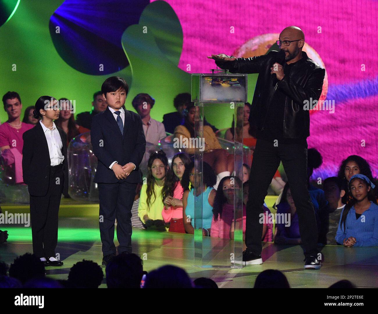 Keegan-Michael Key and "kidsultants" present the award for favorite ...