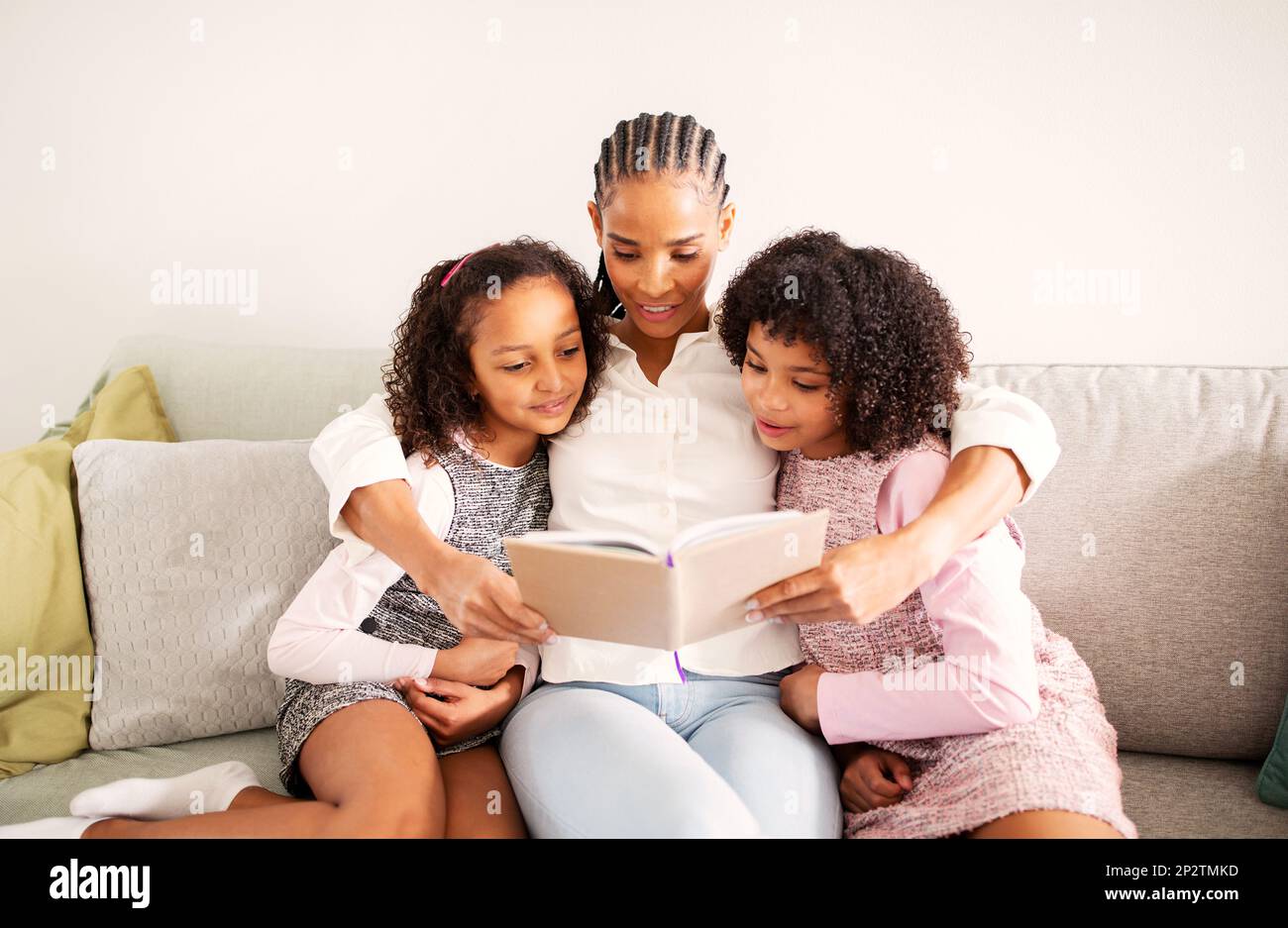 African American Mom Reading Book With Daughters At Home Stock Photo - Alamy