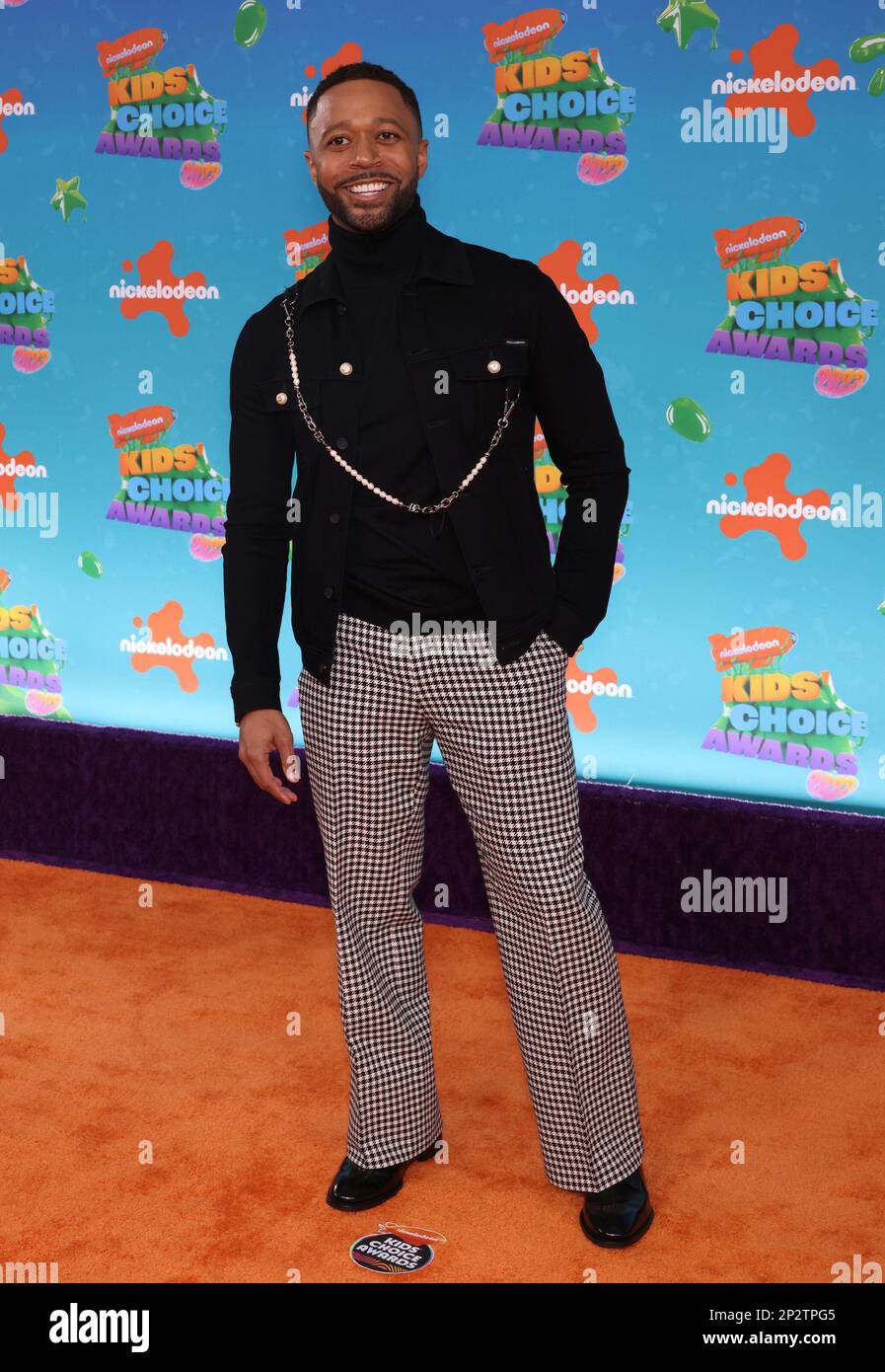 Thomas Hobson arrives at the Nickelodeon Kids' Choice Awards on ...