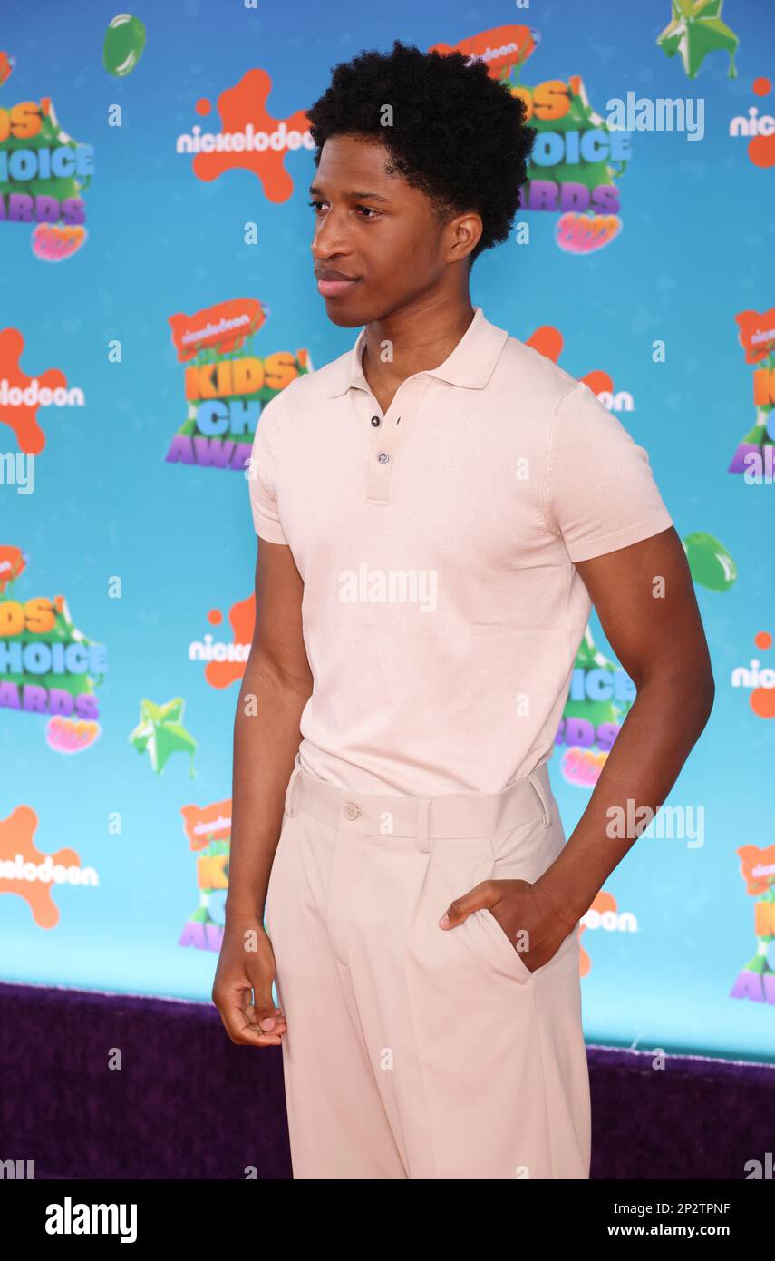 Lex Lumpkin arrives at the Nickelodeon Kids' Choice Awards on Saturday ...