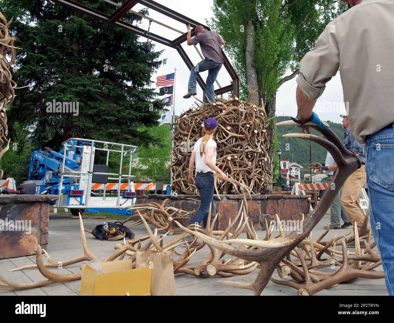 In this June 4, 2015 photo, veteran arch builders coordinate and ...